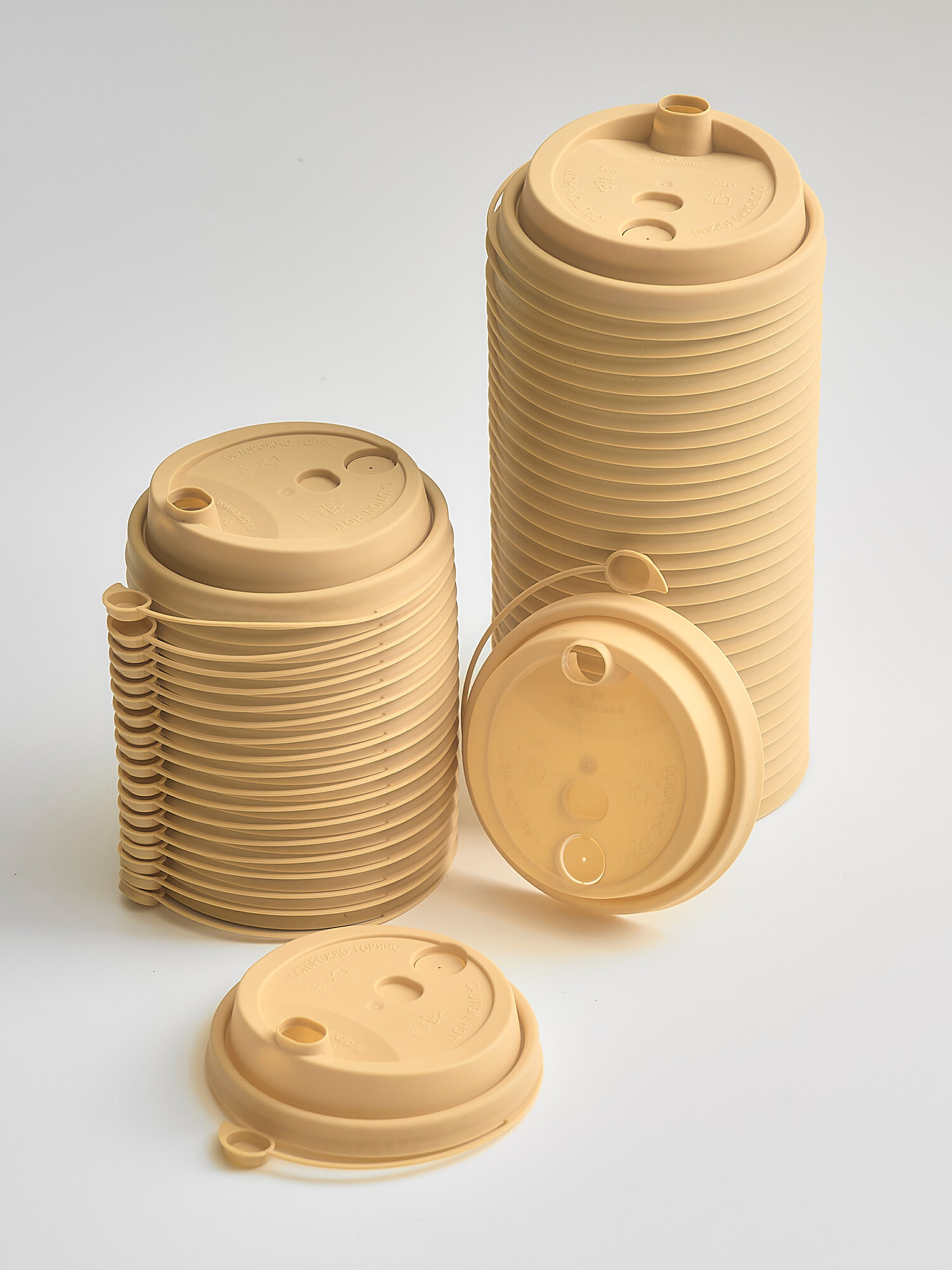 Крышка одноразовая для стакана 80 мм, с питейником Flip-top, бежевая, (50 шт).