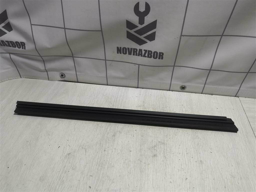 Уплотнитель стекла двери Skoda Octavia A5 1Z 04-13