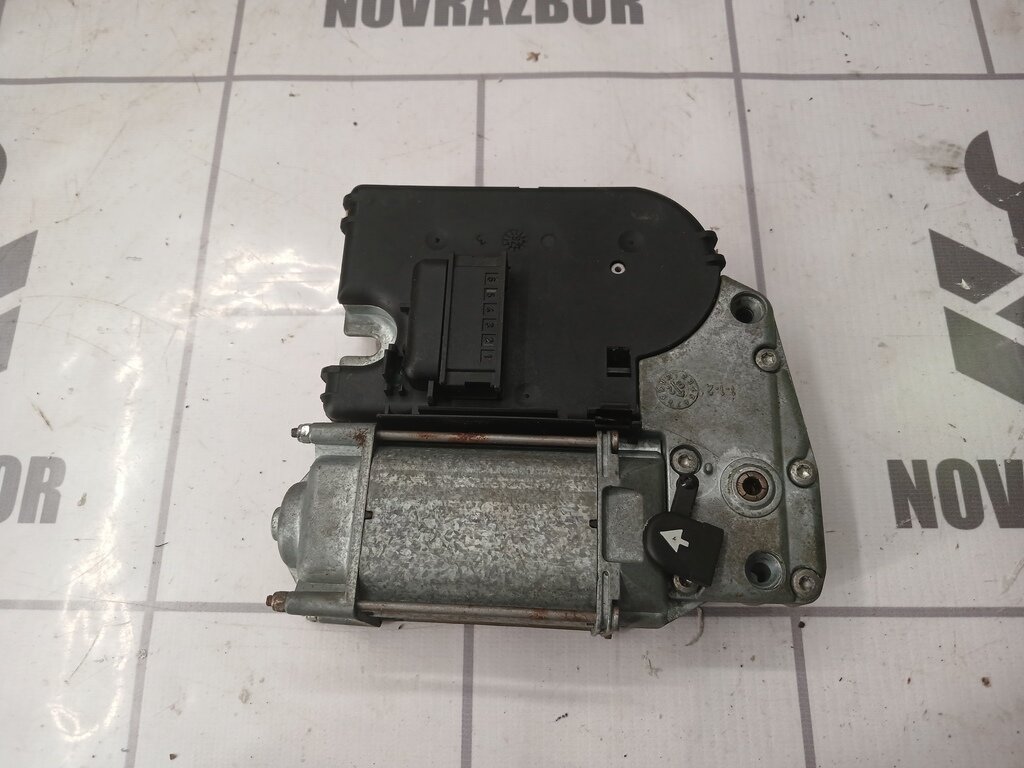 Моторчик люка VW Golf 3 Vento 91-97
