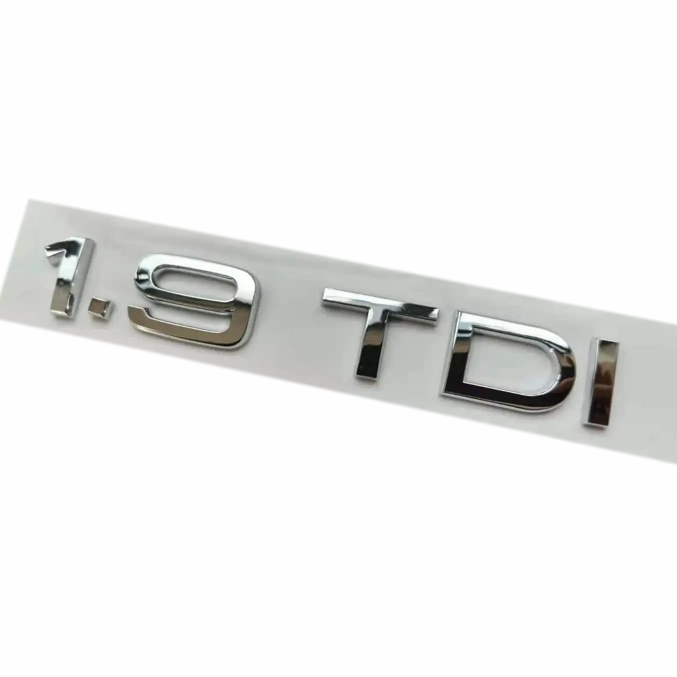 1.9 2.8 4.2 2.0 3.0 Расчетная марка Audi TDI, наклейка на боковой стороне багажника, буквенно - цифровая отделка-1.9TDI silver