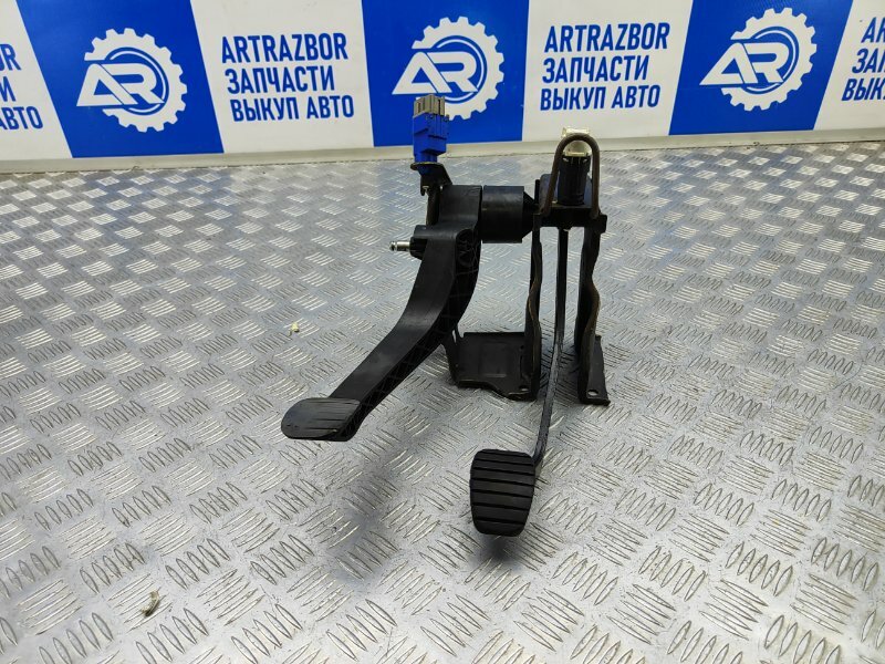 Б/У Педальный узел Renault Duster HS / Рено Дастер HS 2.0 F4RA400 135 Л.С 2013
