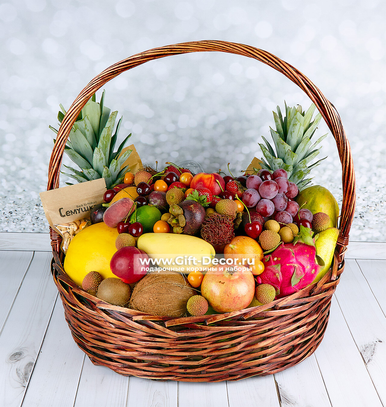 Фруктовая корзина "Экзотическая Симфония Роскоши"