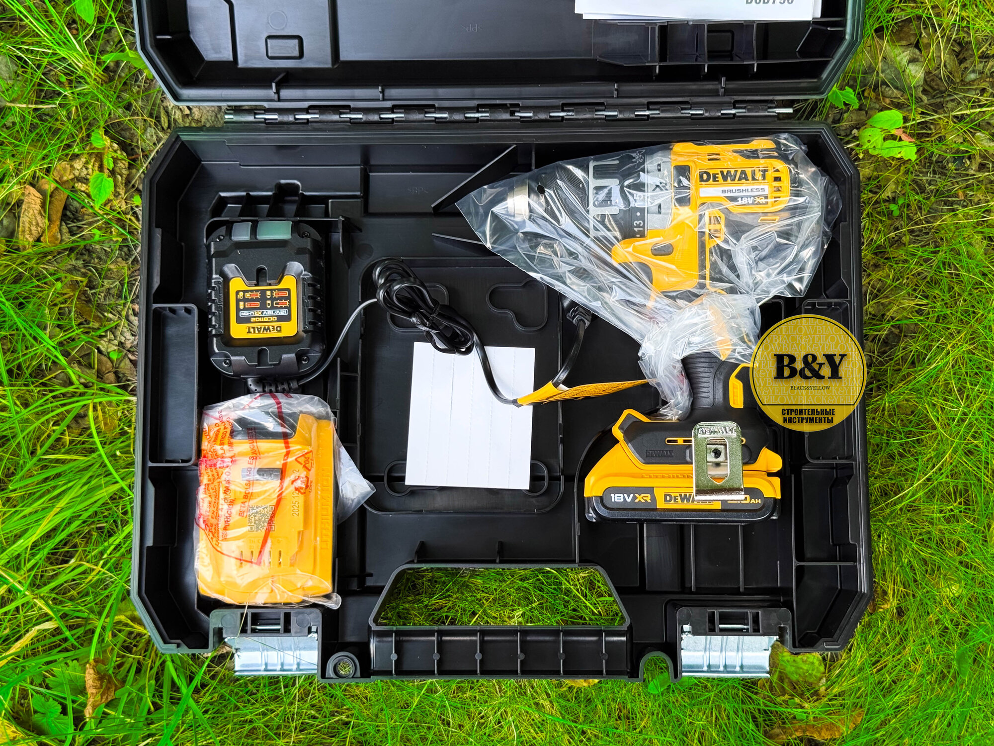 Аккумуляторная дрель-шуруповерт DEWALT DCD791D2 c 2 аккум, ЗУ и кейс