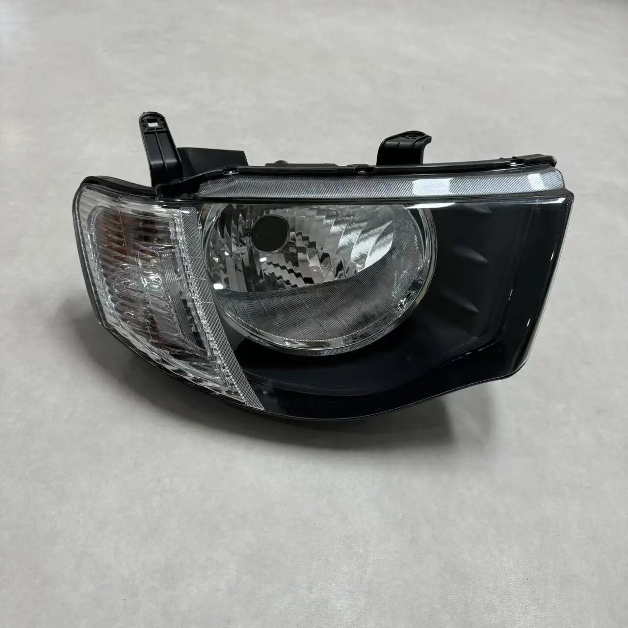 Фара головного света для Mitsubishi L200 Triton 2009+ 1 PC right