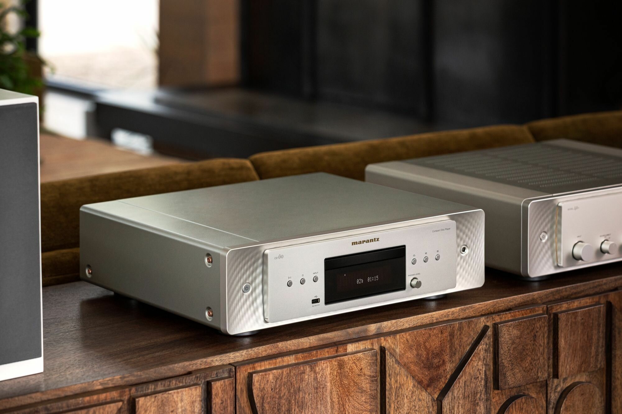 CD проигрыватель Marantz CD 60 (серебристый) — фото 1