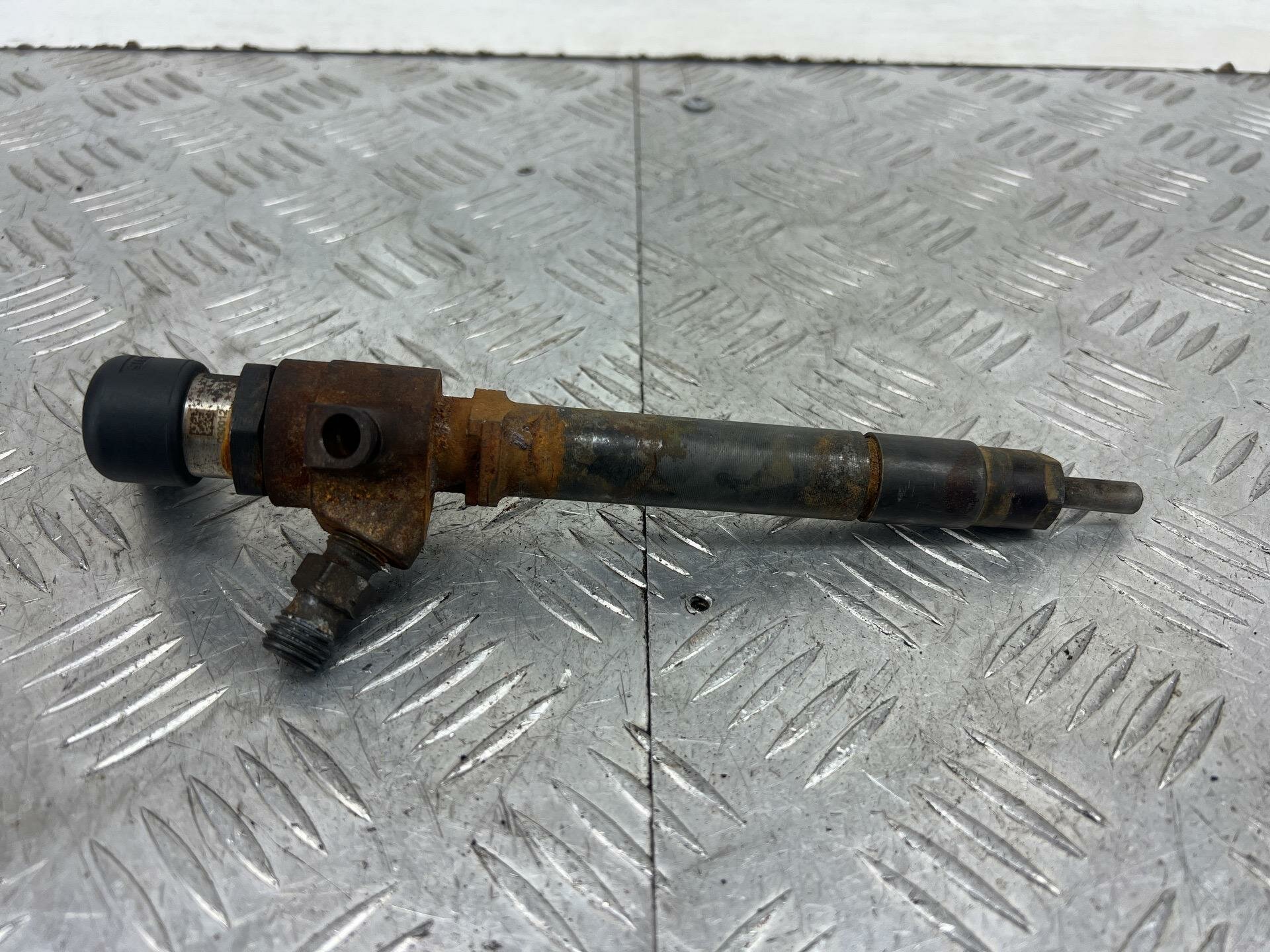 Форсунка топливная Land Rover Discovery 3 L319 2007 7H2Q-9K546-CB