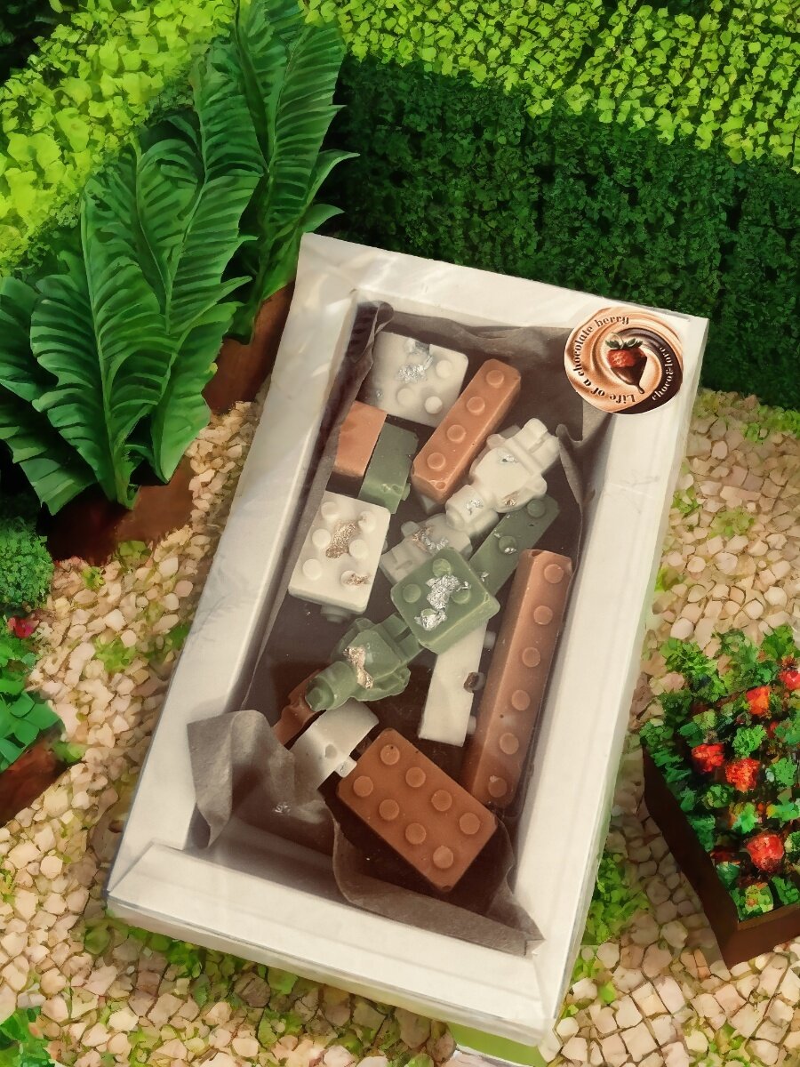 Набор шоколадных фигурок Лего, бельгийский белый шоколад, 365 дней хранения