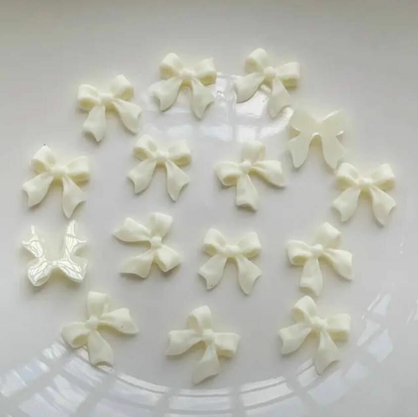 Фигурки бантики для маникюра / 3д декор для ногтей, объемные фигурки для маникюра (24шт)