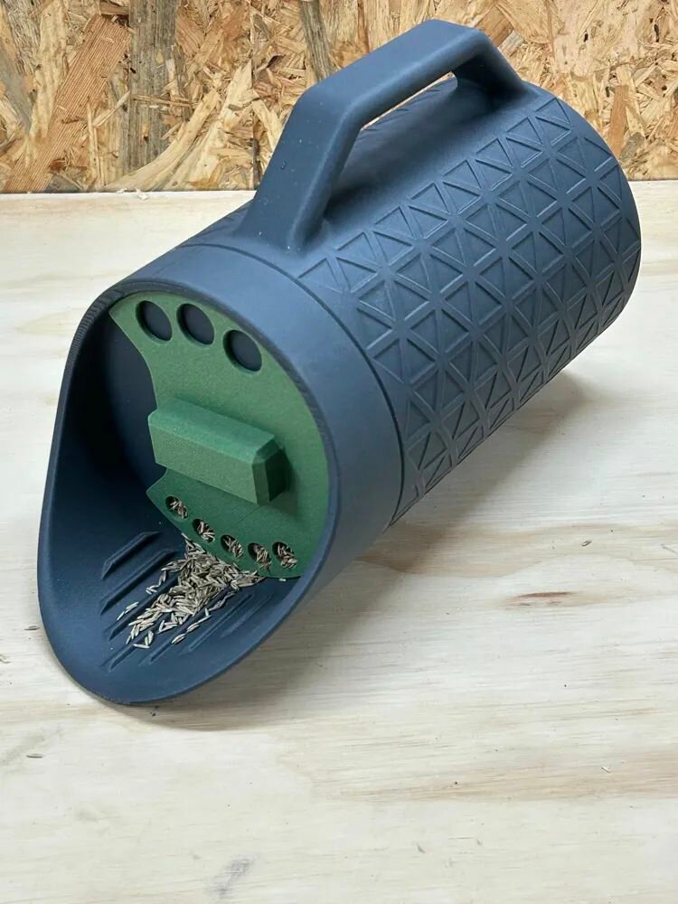 Всесезонный ручной разбрасыватель