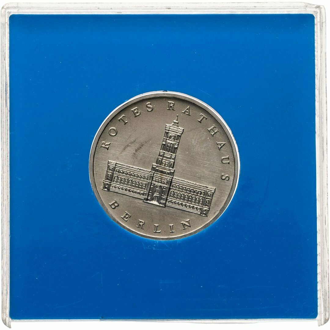 Германия ГДР 5 марок 1987 "750 лет Берлину - Красная Ратуша" в футляре, Мельхиор медь-никель, в сохранности UNC