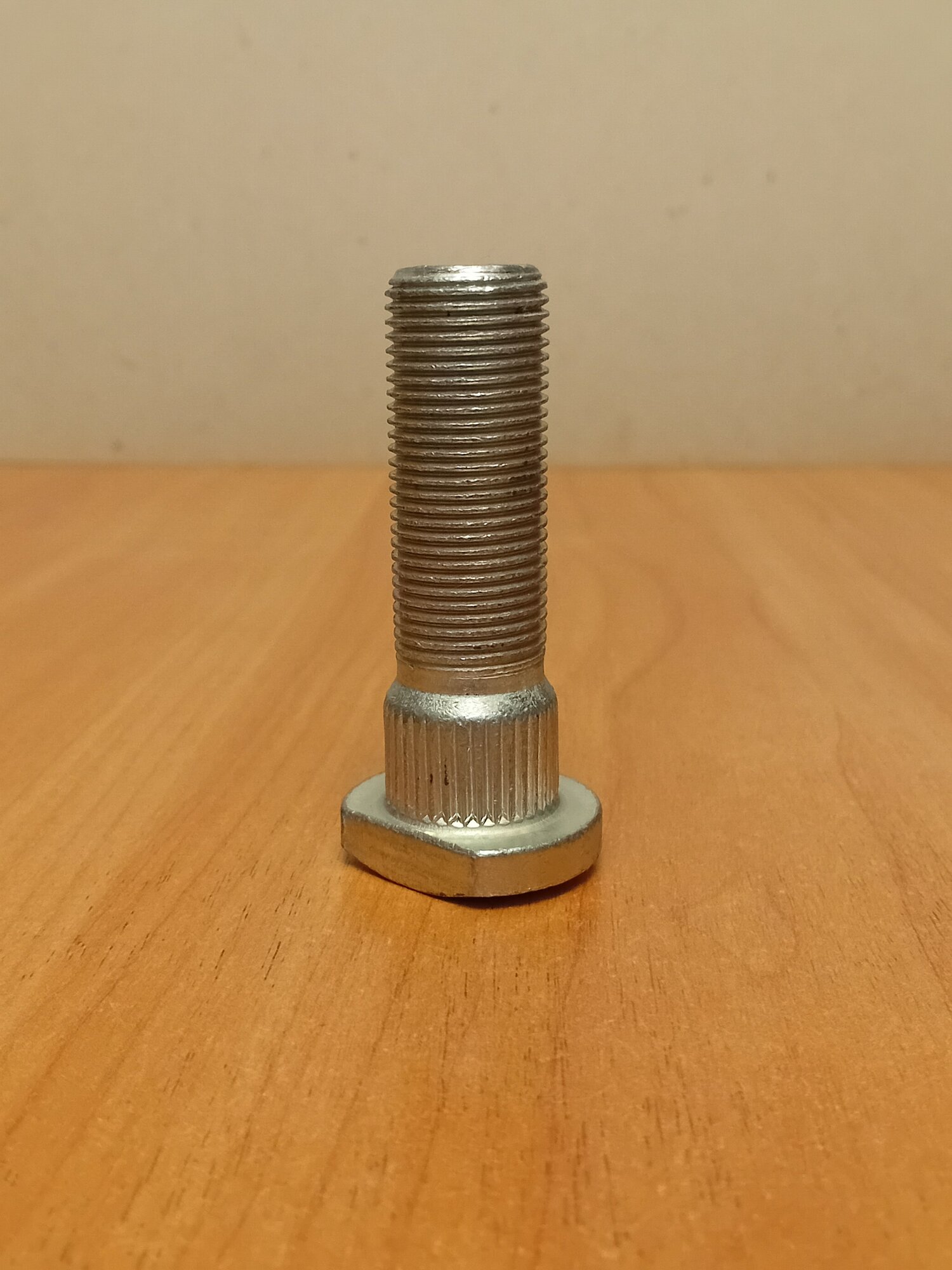 Шпилька (болт) М18х1,5х60 заднего колеса Зил-5301 Бычок. РЗИ 5301-3104019