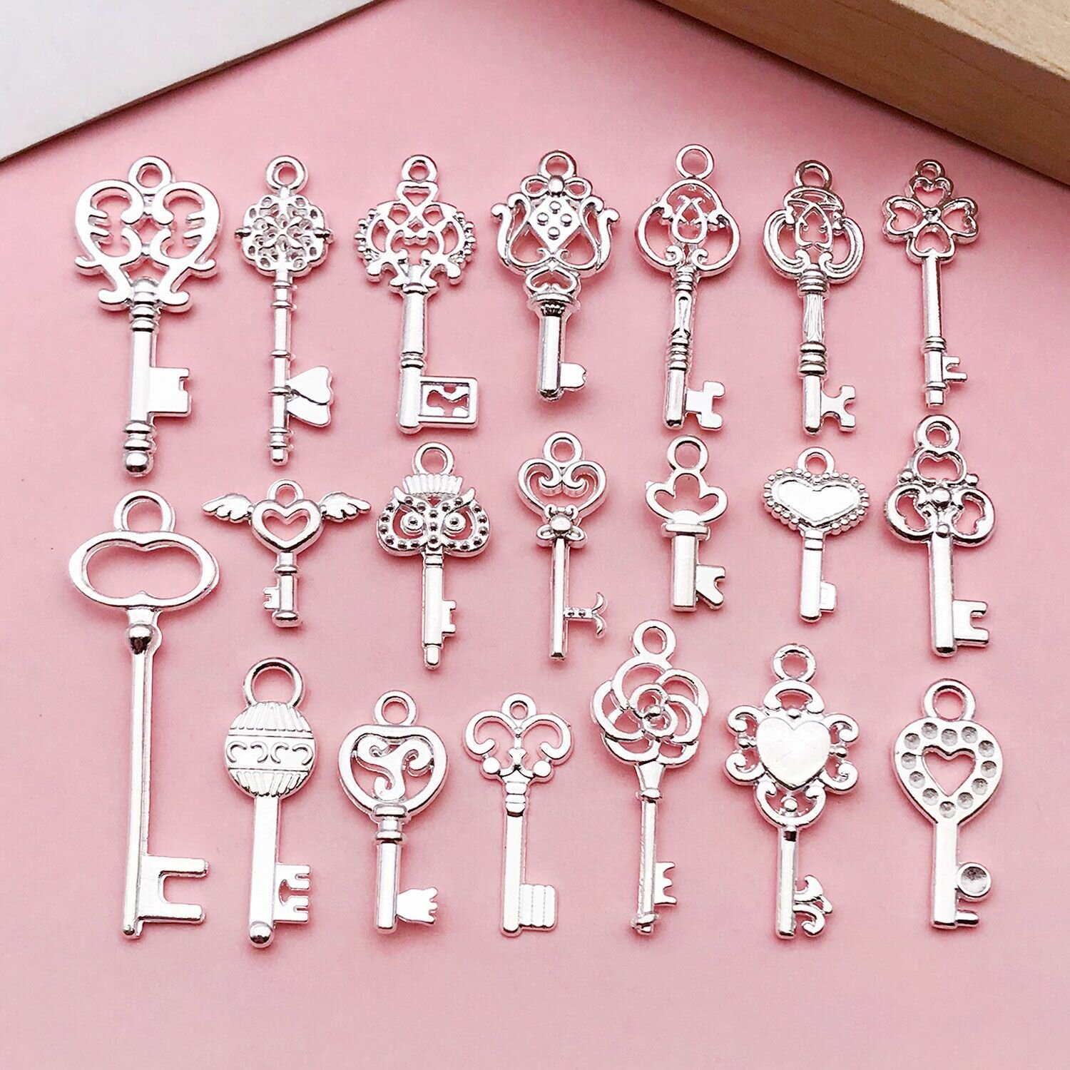 20 видов маленьких ключиков из блестящего серебра набор для создания бижутерии.