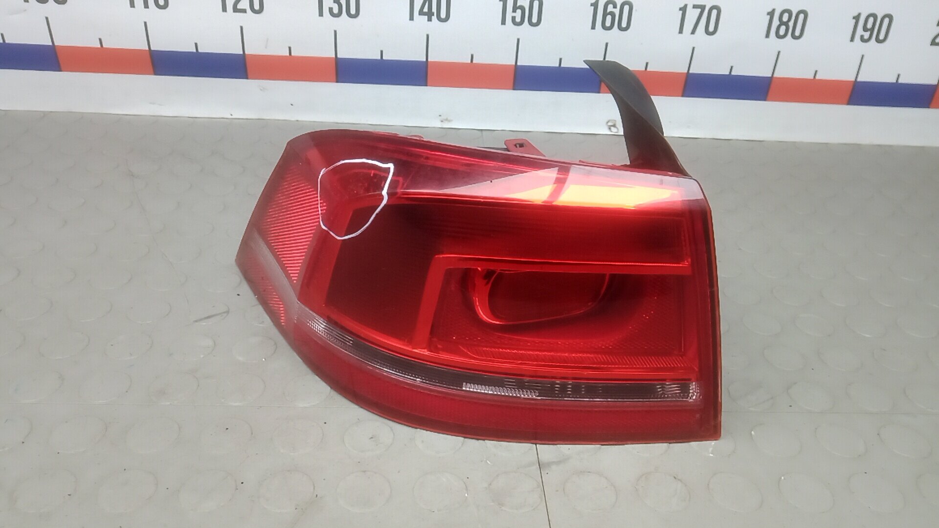 Фонарь задний левый VOLKSWAGEN PASSAT B7