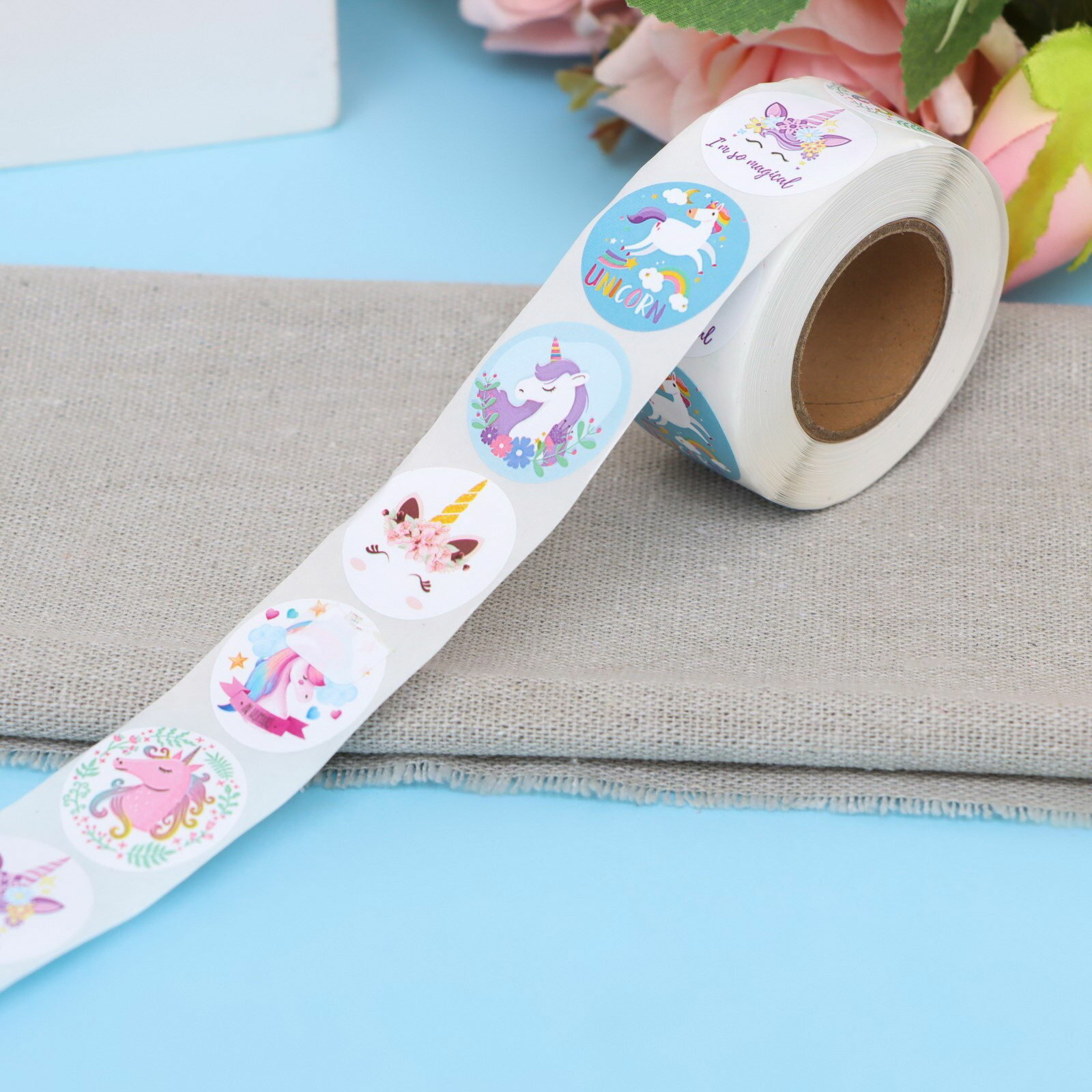 Наклейки в рулоне "Единорожки", 500 шт, 2.5x2.5 см, вид наклейки: стикер