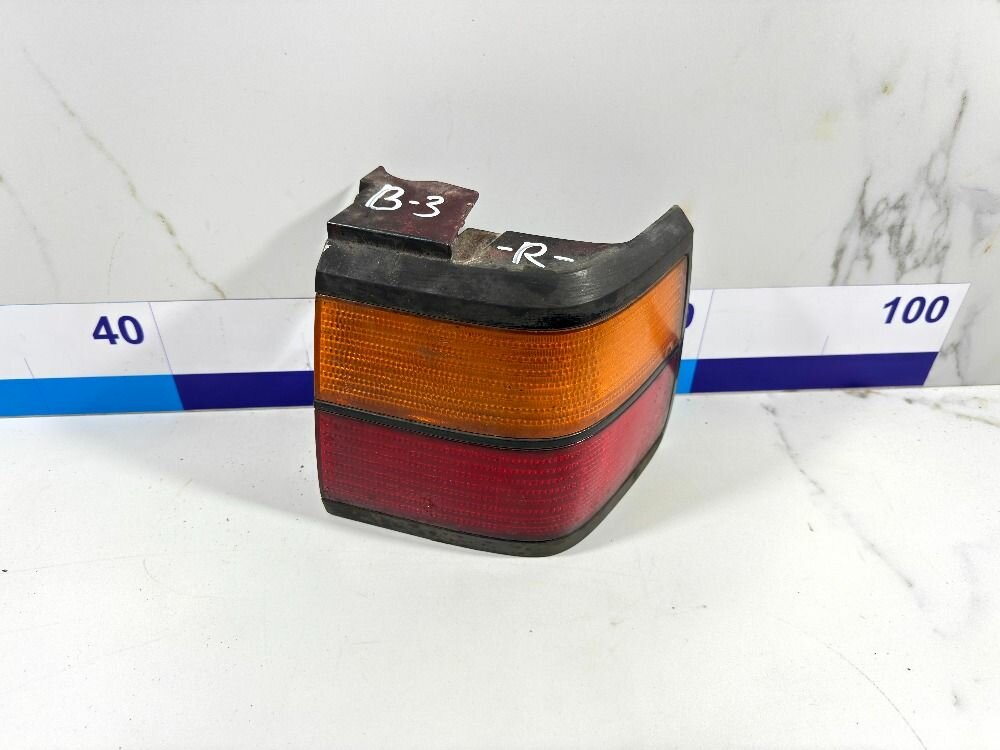 Фонарь задний правый VW Passat B3