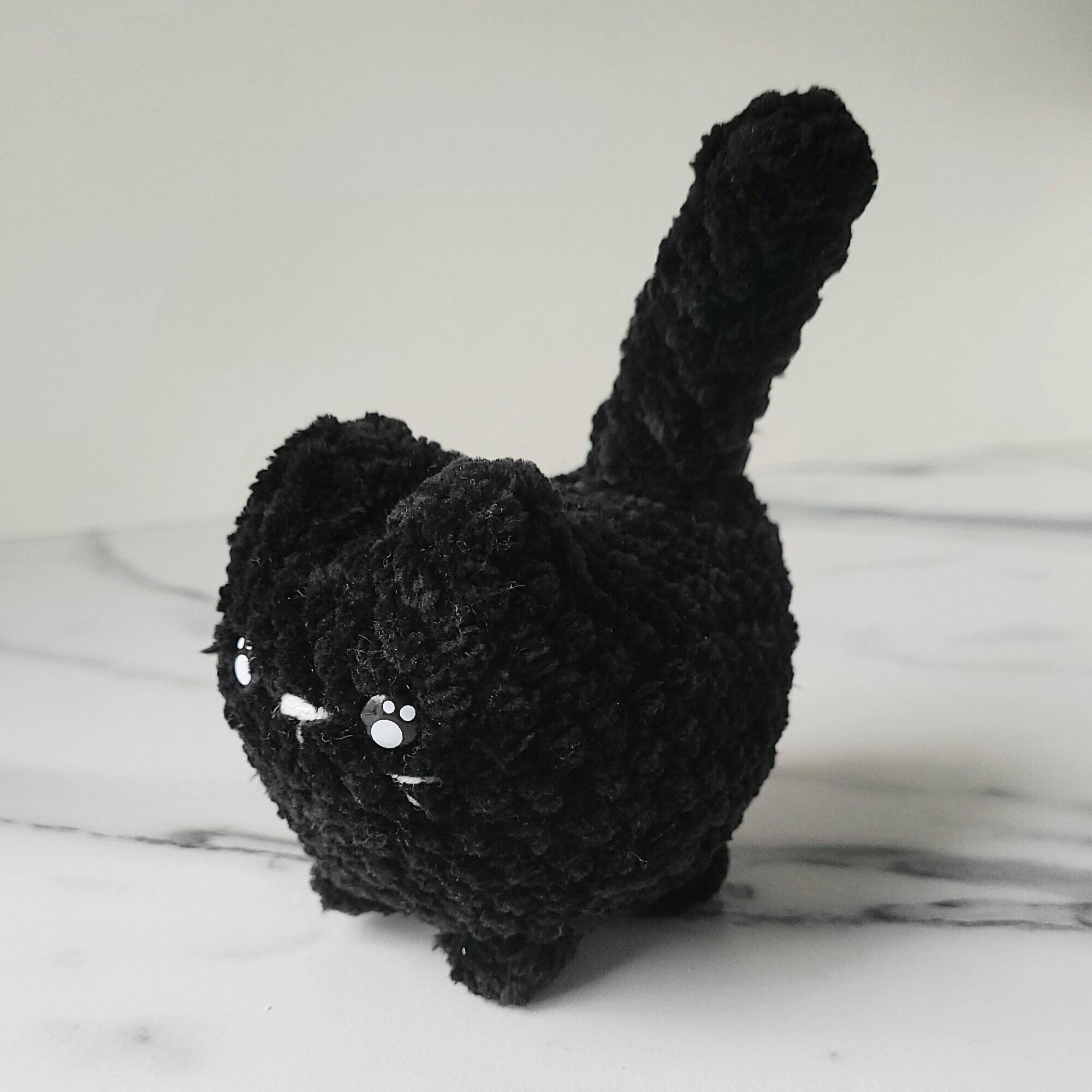 Мягкая игрушка "Черный кот", ручная работа, гипоаллергенная пряжа, черный