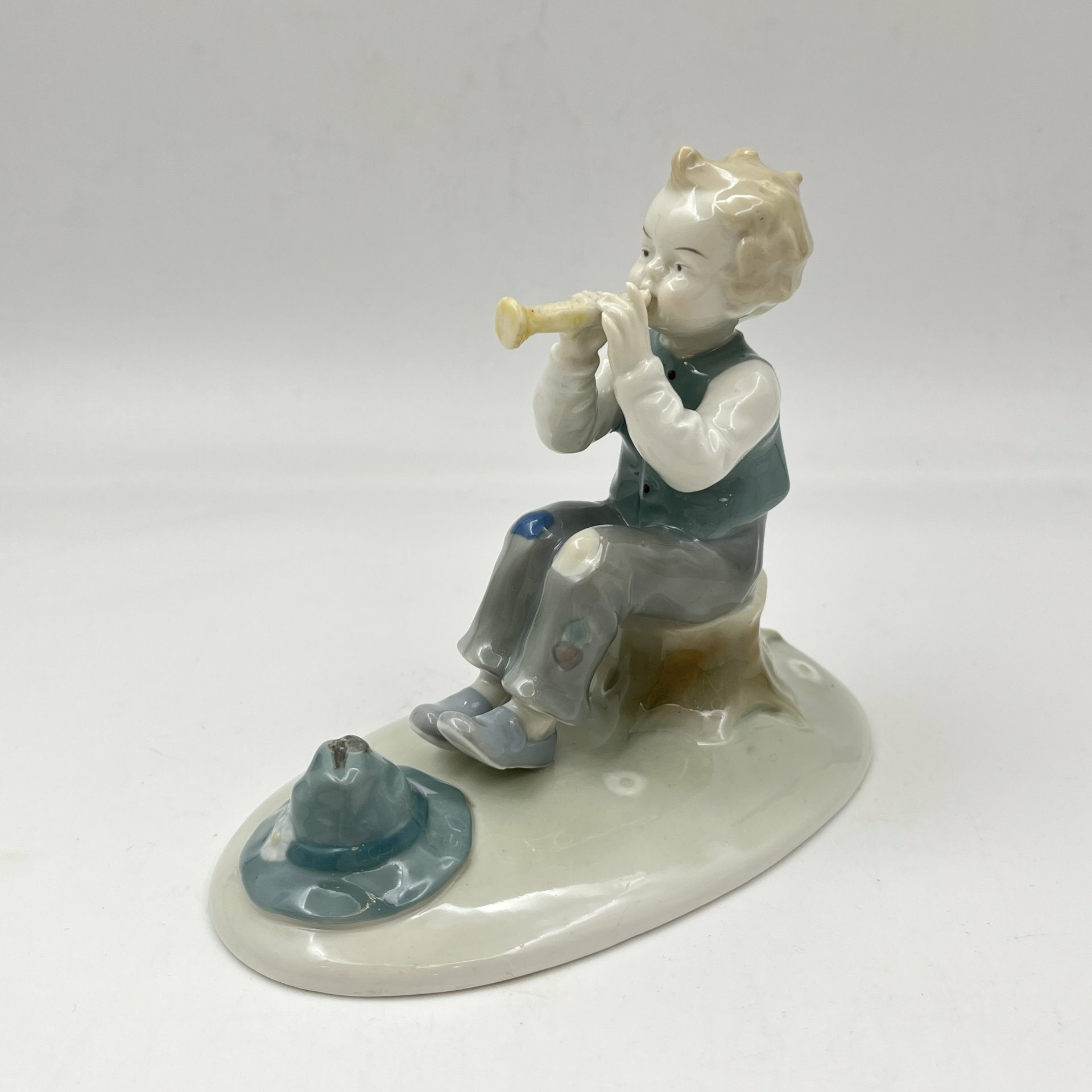 Статуэтка "Мальчик с дудочкой", фарфор, роспись, Metzler & Ortloff, Германия, 1950-1972 гг.