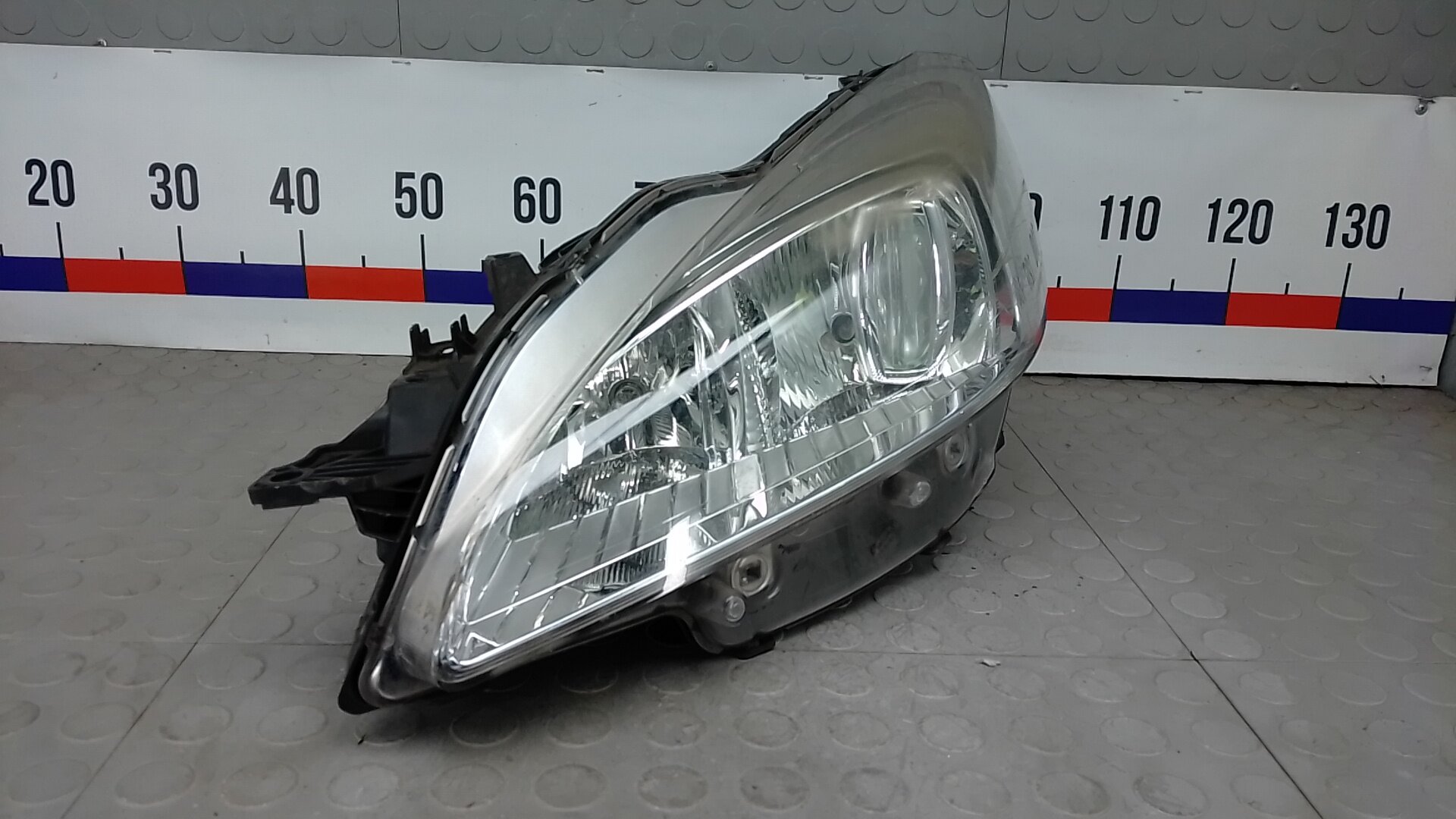 Фара левая PEUGEOT 508 1