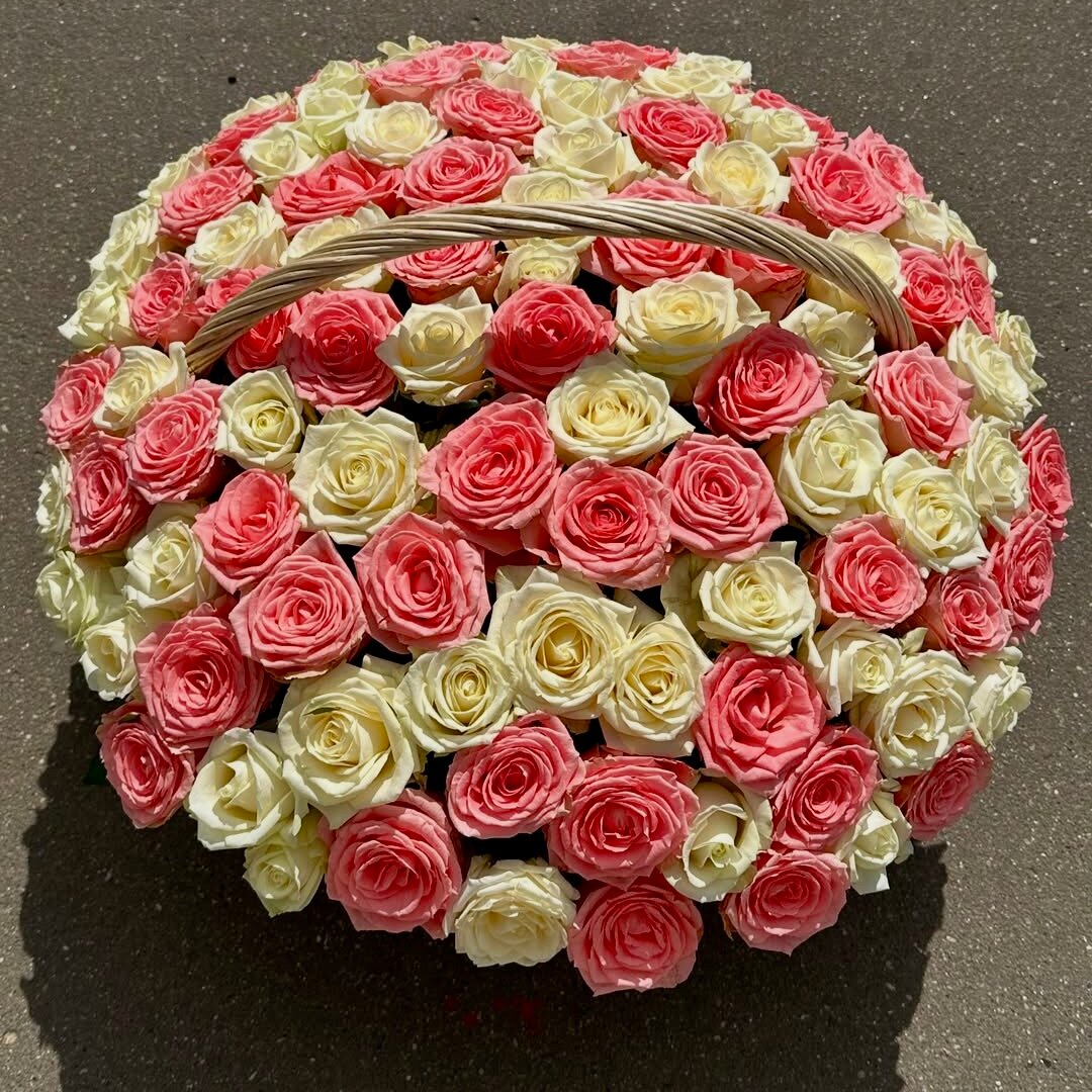 Букет из розовых и белых роз 101 шт в корзине, красивый букет цветов, шикарный, премиум цветы, премиум букет