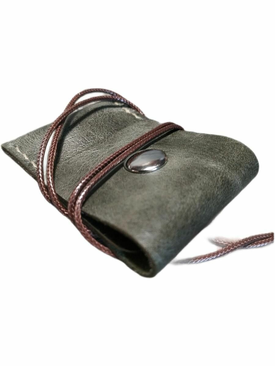Кожаная ладанка на шнурке серо-зеленая, подвеска на шею для оберега