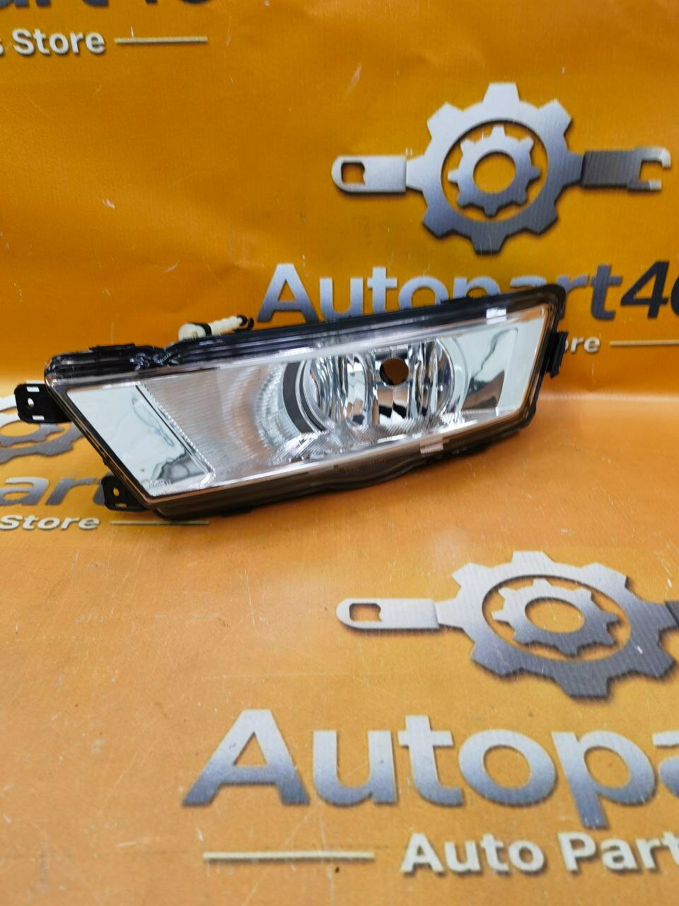 Фара противотуманная левая Шкода Рапид, Skoda Rapid 12-17 хром, аналог