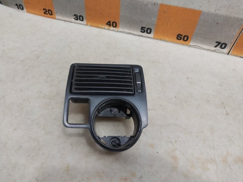 Б/У Дефлектор воздушный Volkswagen Golf 2001 4, 1J1 Лев. 452569 VAG арт. 1J1815715A