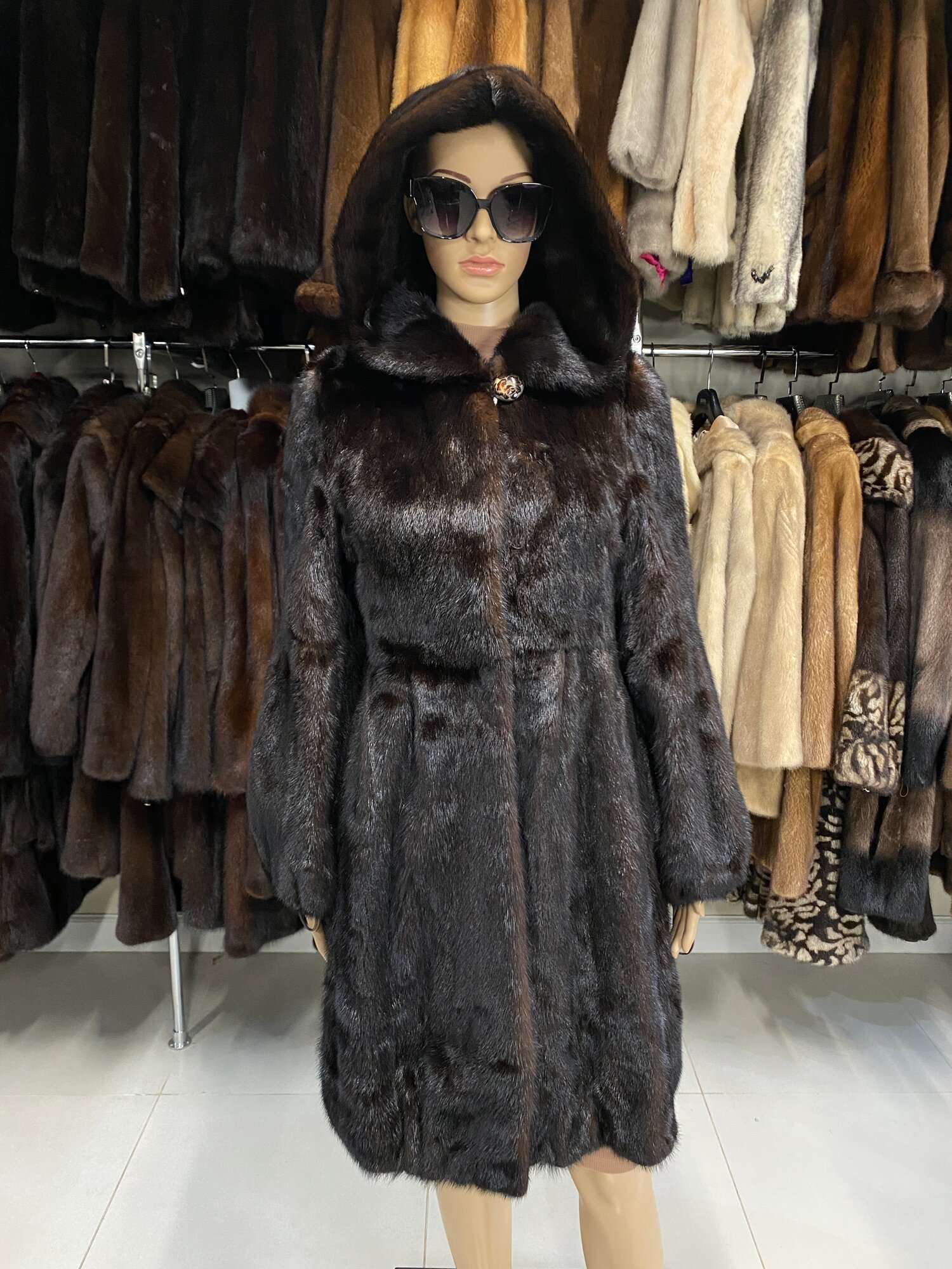 Шуба. Норка. Натуральная. С капюшоном 40-42 р.