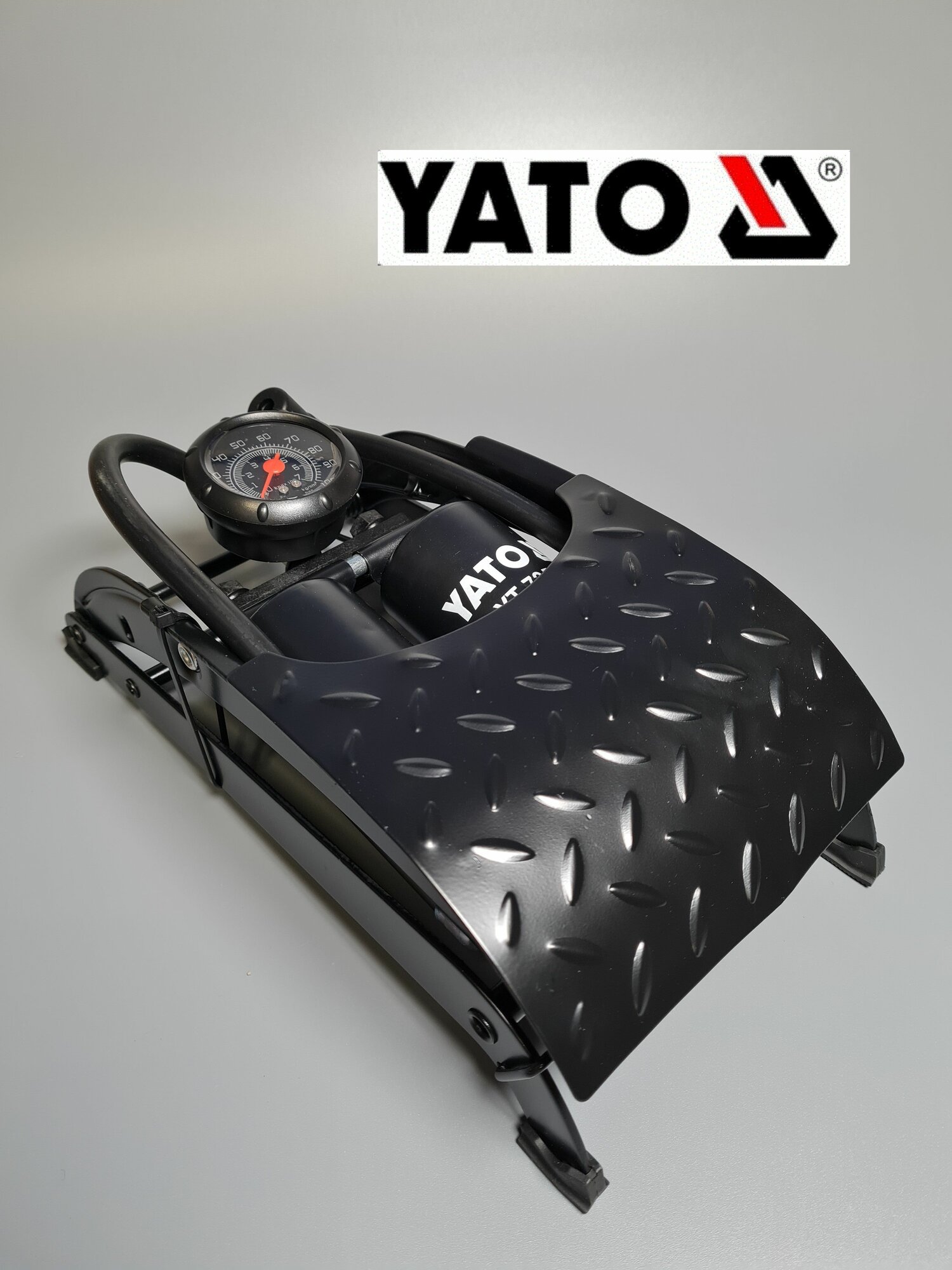 Двухпоршневой ножной насос Yato с манометром арт. YT-7350-12
