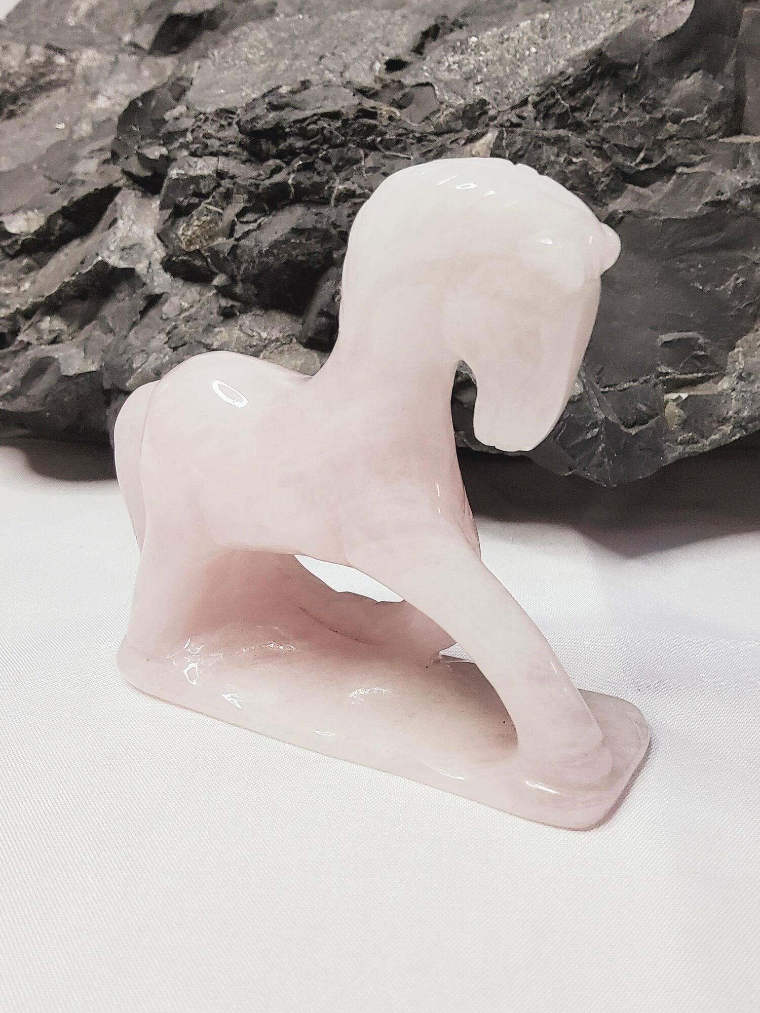 Фигурка лошадь натуральный камень Кварц розовый 75 мм