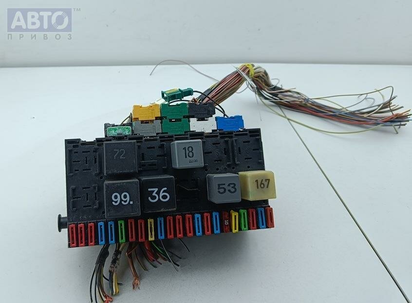 Блок предохранителей Volkswagen Passat B4