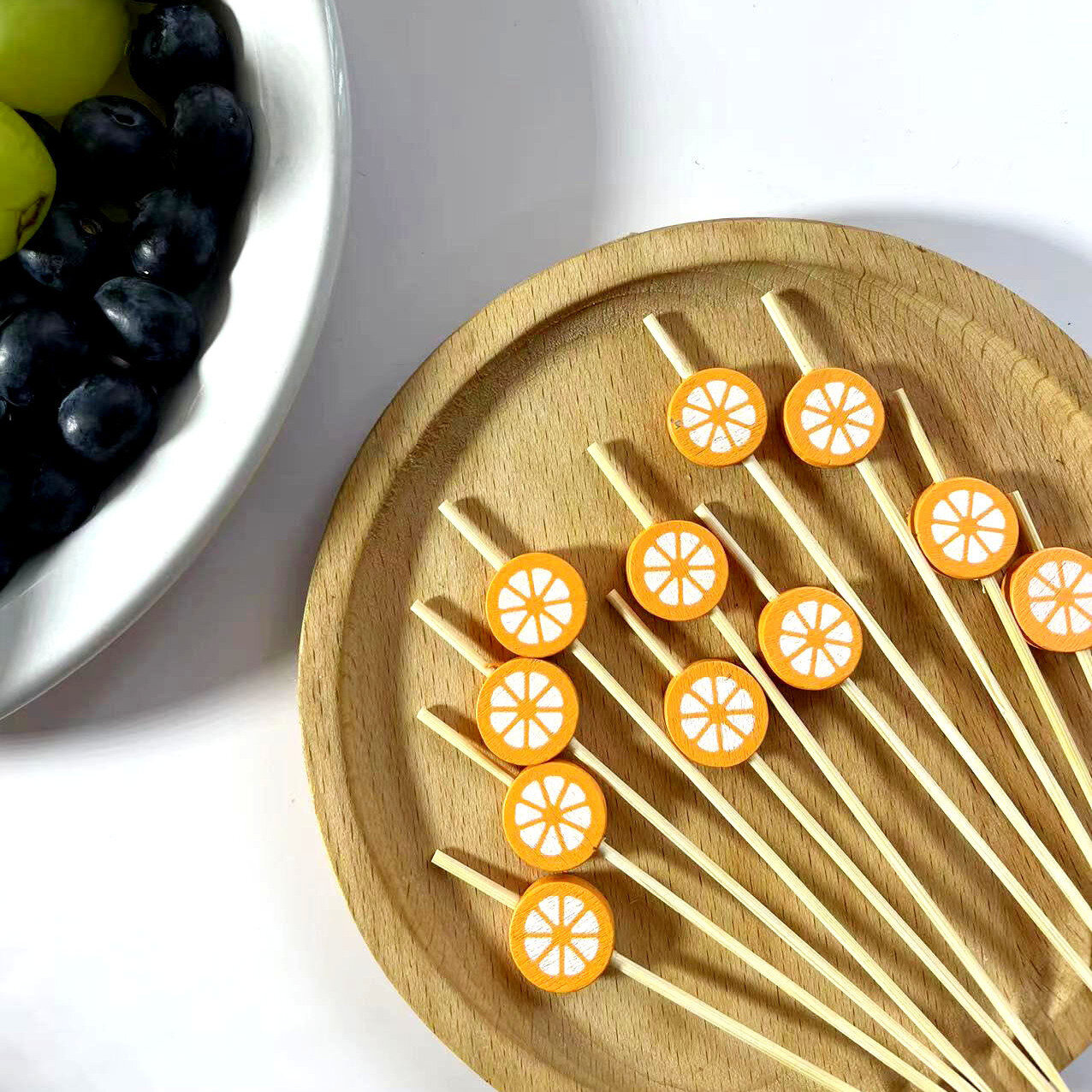 Одноразовые фруктовые палочки, креативные бамбуковые палочки, декор для коктейлей, палочки для сэндвичей, десертные вилки, палочки для бургеров, фиксированные зубочистки