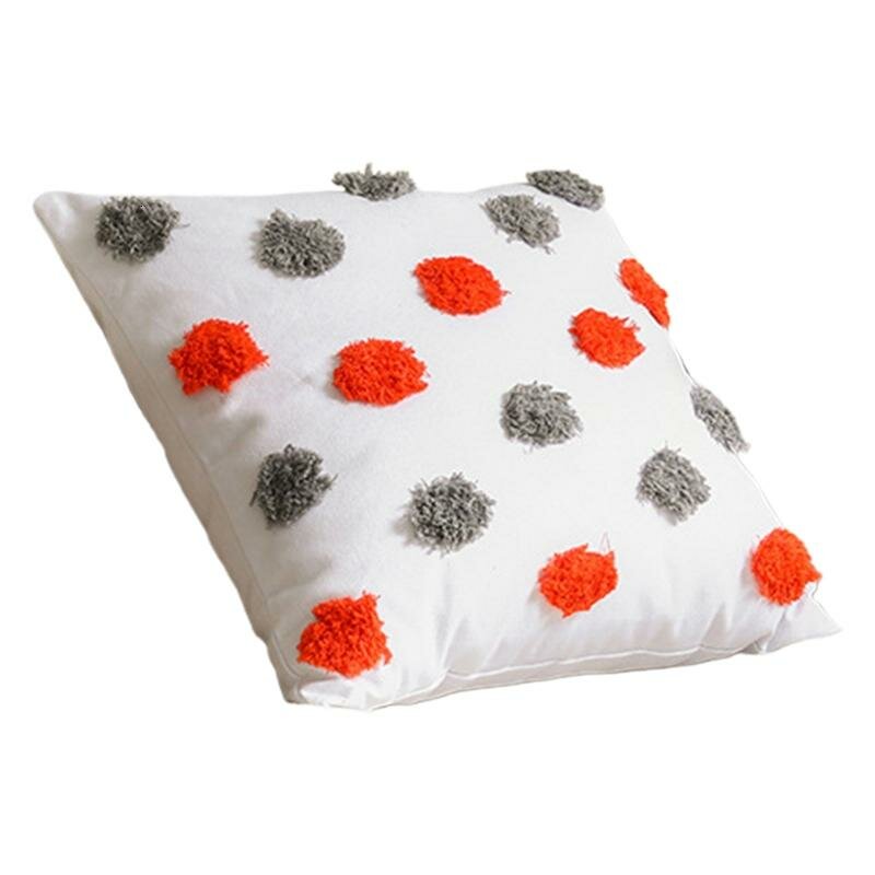 Круглая наволочка с помпонами и узором, Серые точки на белом