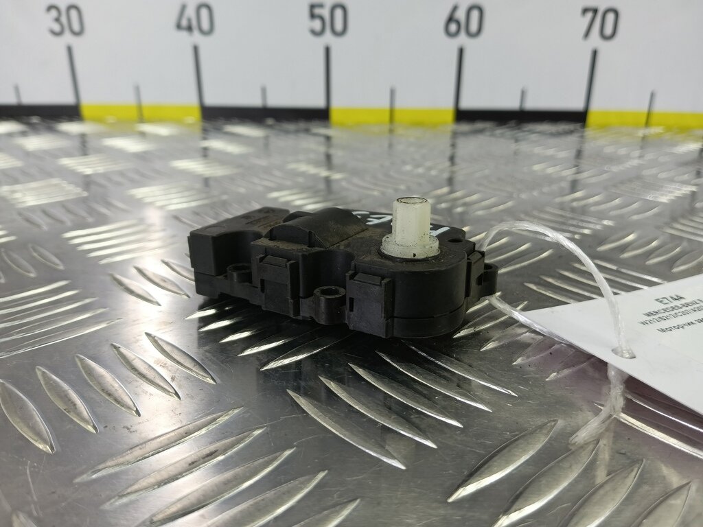 Моторчик заслонки отопителя Б/У для MERCEDES-BENZ E-класс W212/S212/C207/A207 (2009—2013) A2218200042