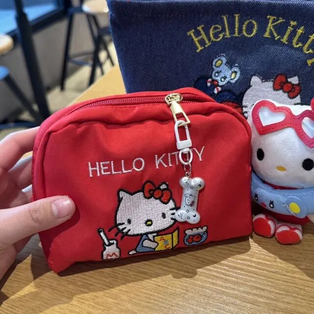 Милая красная женская вместительная косметичка Hello Kitty, лимитированная серия, посвященная 50-летию бренда, с вышивкой, сумка-кошелек для хранения вещей.
