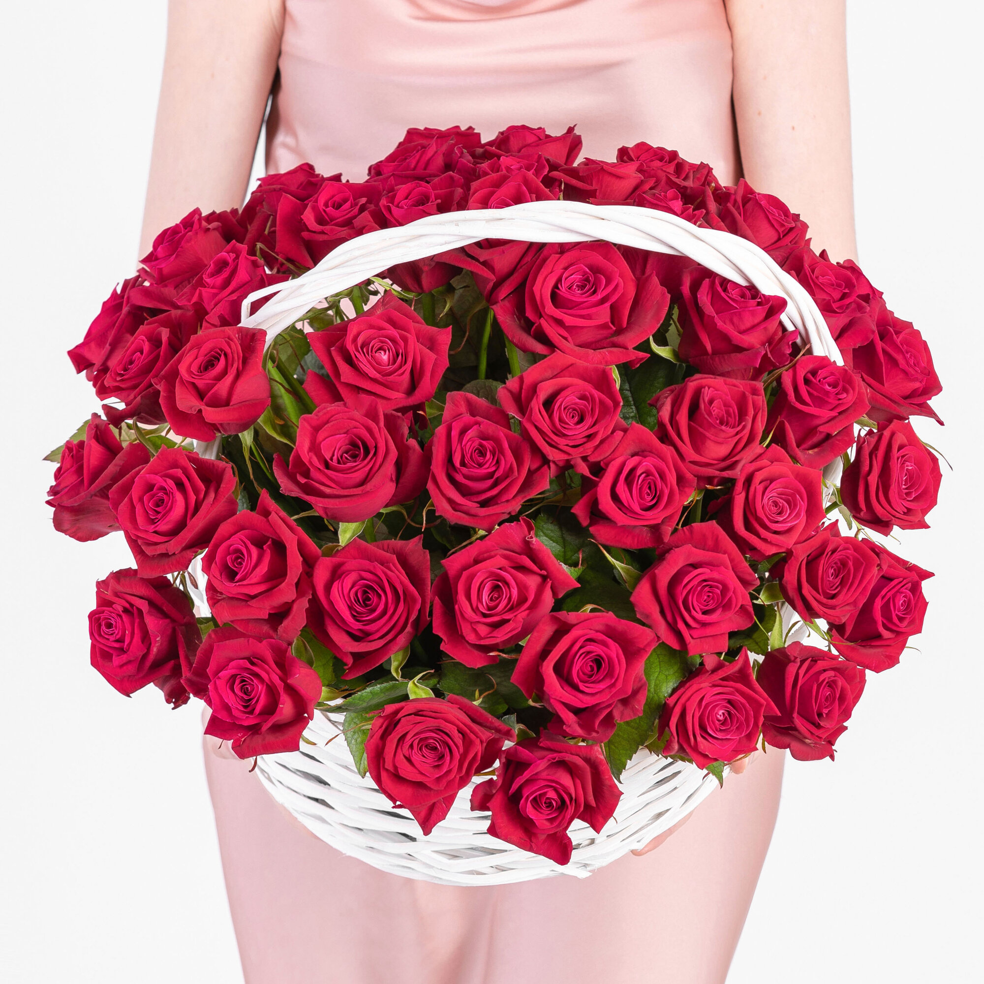 Букет Мегацвет24 "Шангри Ла", 101 Роза, высота 30 см, оформление в корзину
