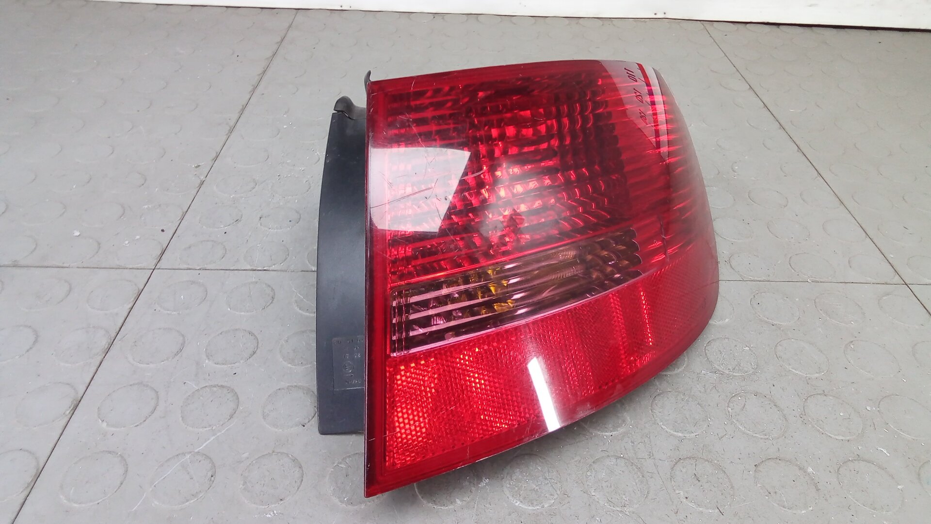 Фонарь задний правый AUDI A6 C6