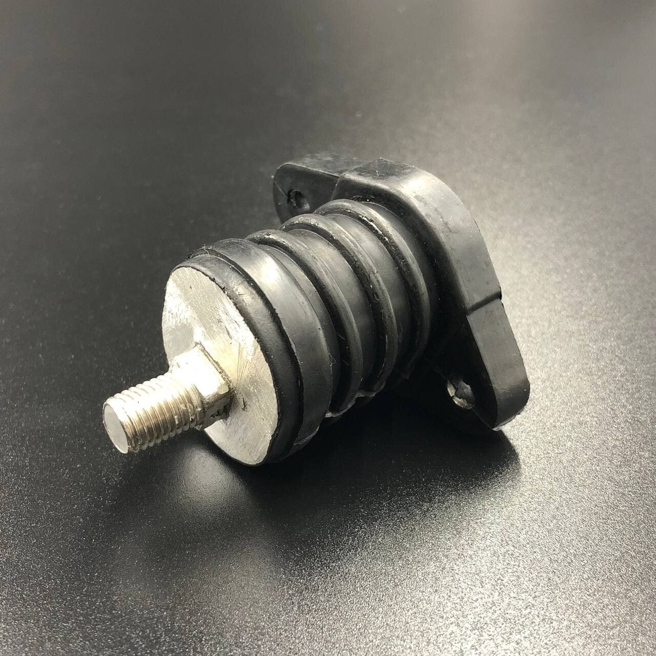 Демпфер опорный резиновый Yamaha 20-30 (Верхний) (Omax) ОЕМ:689-44516-00-TW