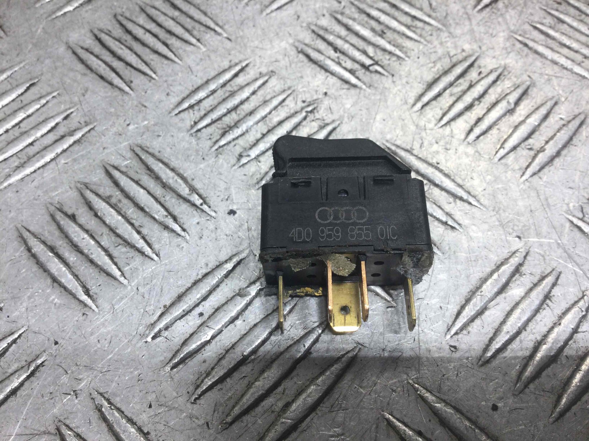Б/У Кнопка стеклоподъемника переднего правого Audi A4 B5 (1994-1999) 1999 г.
