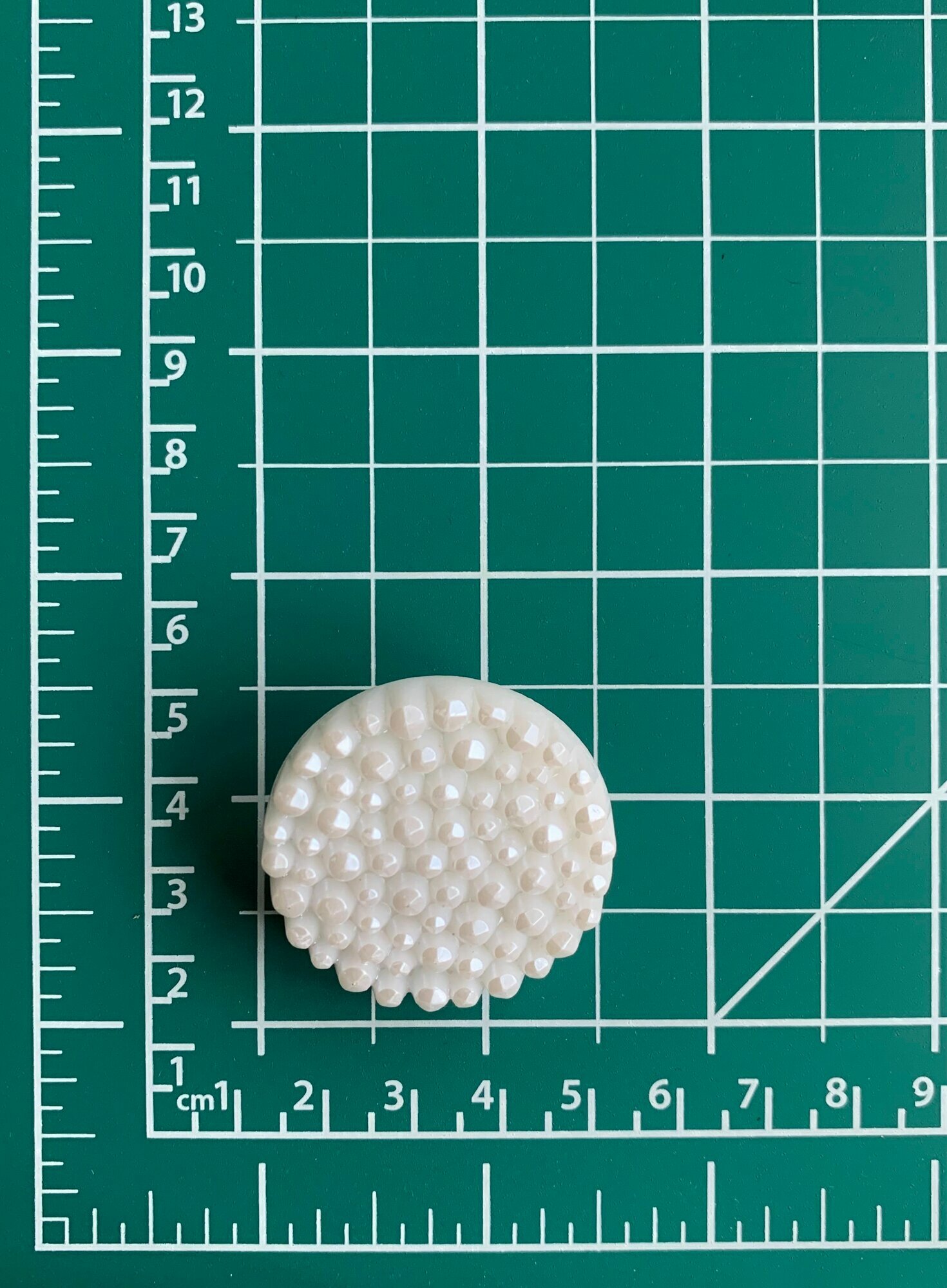 Пуговицы белые на ножке, 36 мм, 3 шт