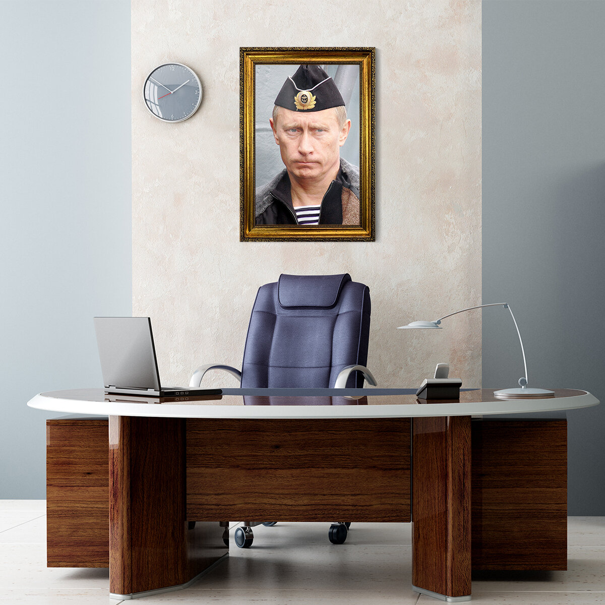 Портрет Владимира Путина на холсте в багетной рамке под золото / А-4 (21x30 см.)