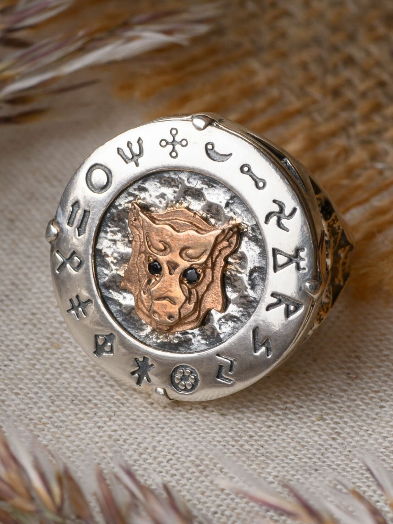 Перстень, серебро, 925 проба, чернение, сапфир, бронзит