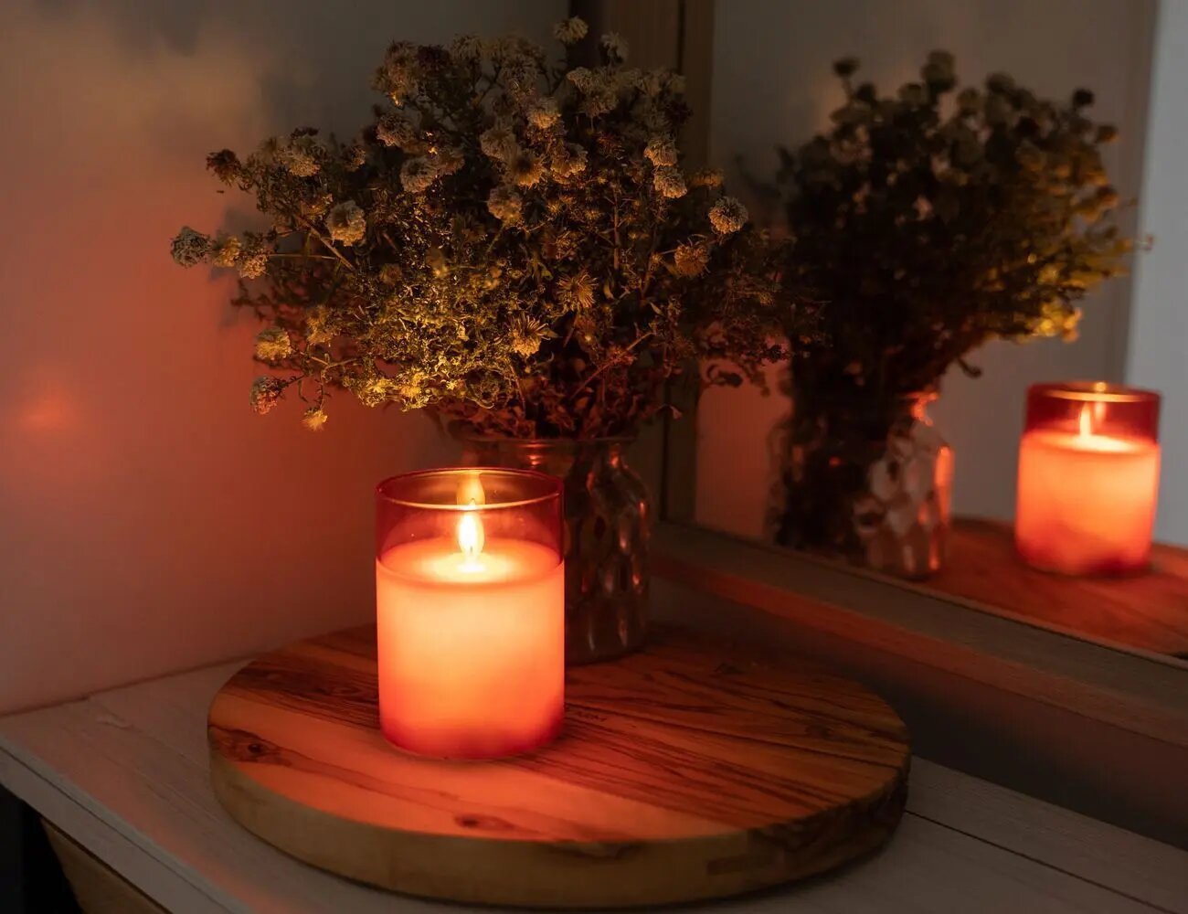 Восковая светодиодная свеча в стакане ROMANCE, красная, тёплый белый LED-огонь, колышущийся язычок, 7.5х10 см, батарейки, Peha Magic