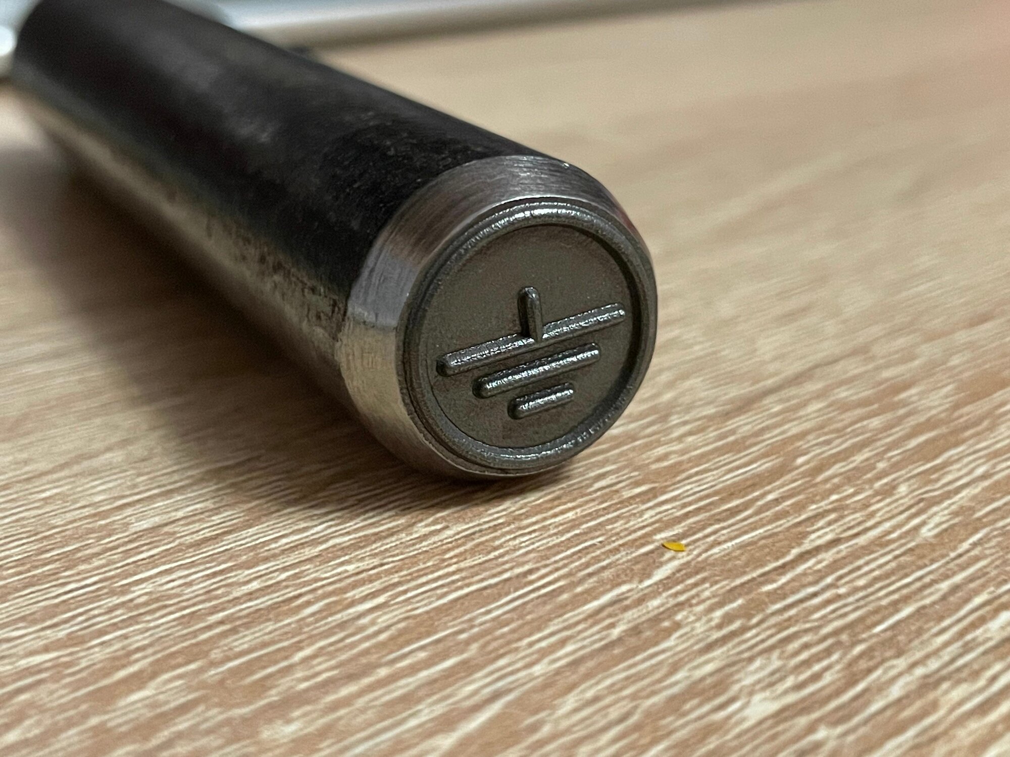 Клеймо заземления, по металлу.