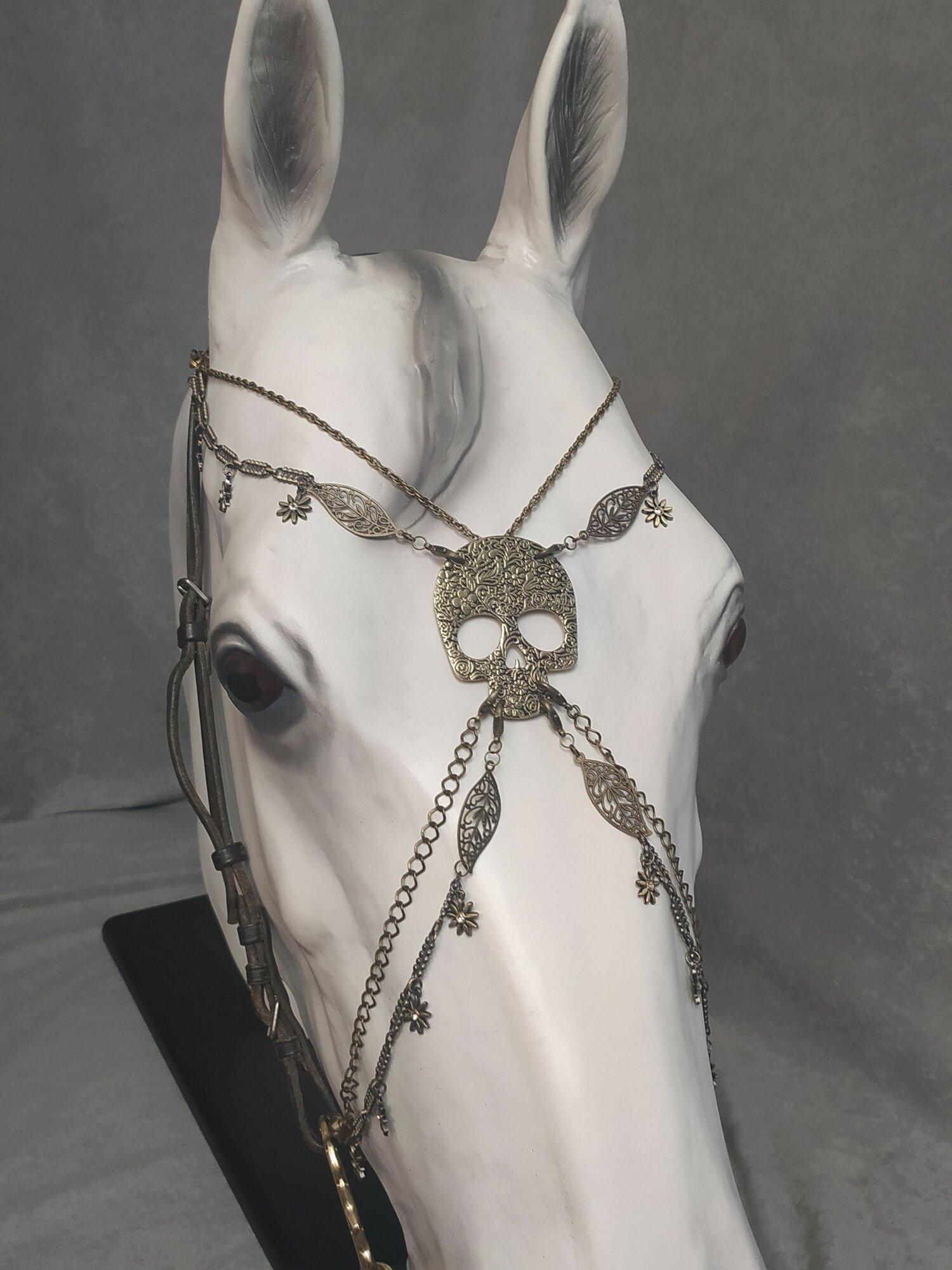 Налобник для лошади крестообразный, с черепом, на Хэллоуин, цвет латунь, Full