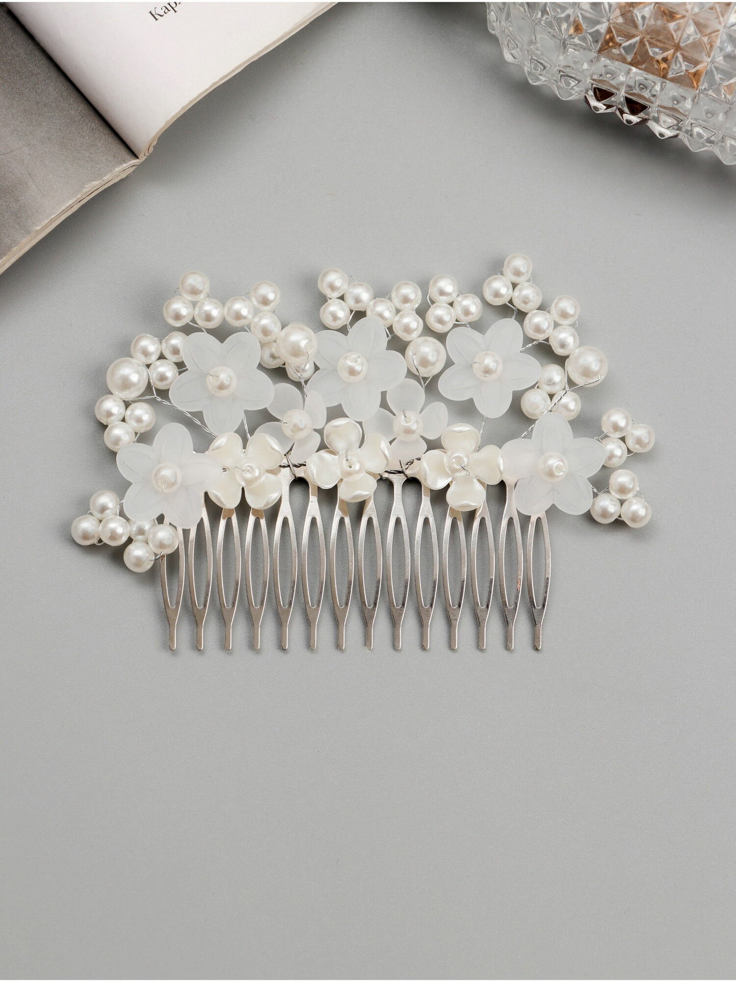 Гребень для волос "Эмилия", цветы ассорти шарики, 10x7 см, белый