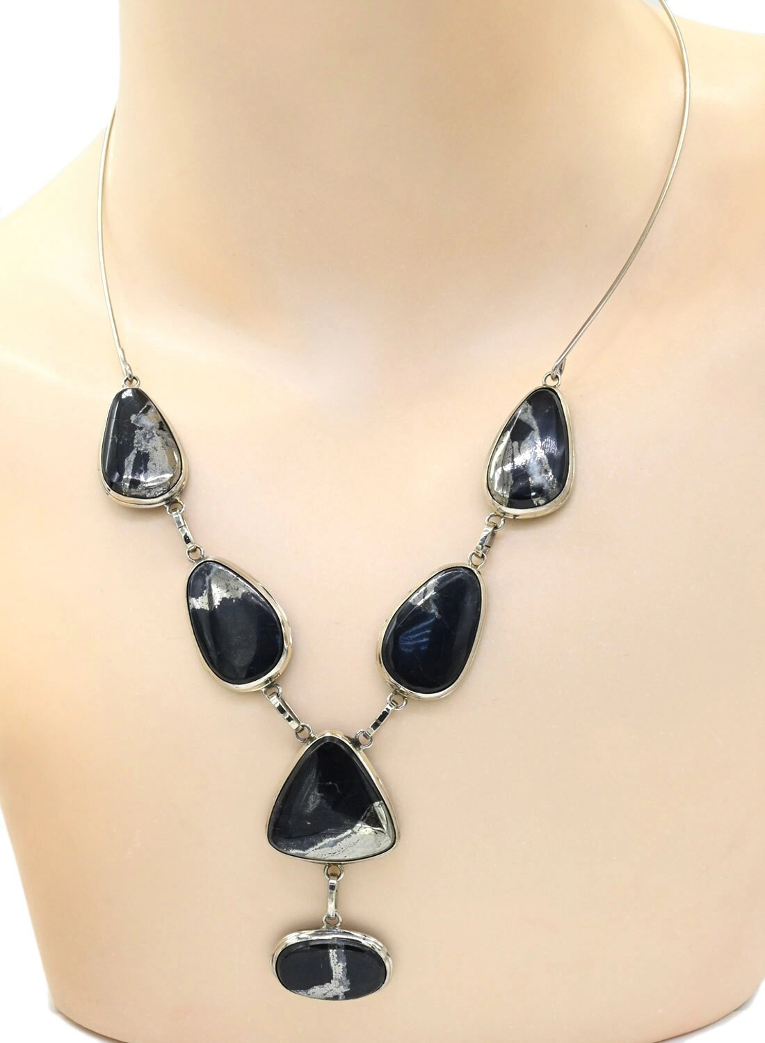 Колье, пирит