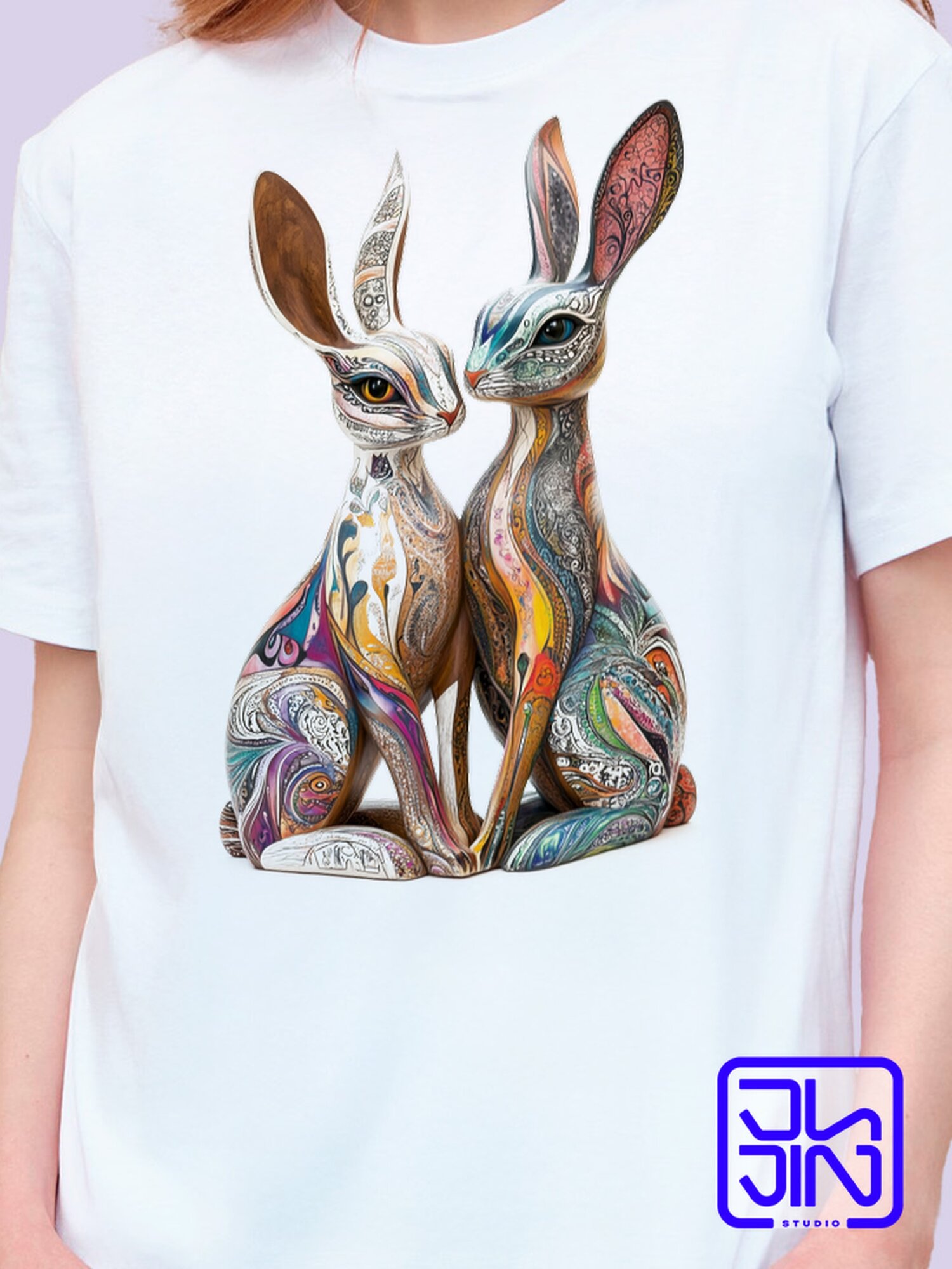 Футболка классическая женская с авторским принтом Многоцветный, разноцветный принт с кроликом лимитированные оригинальные узоры, белый хлопковый трикотаж с прикольным рисунком на груди