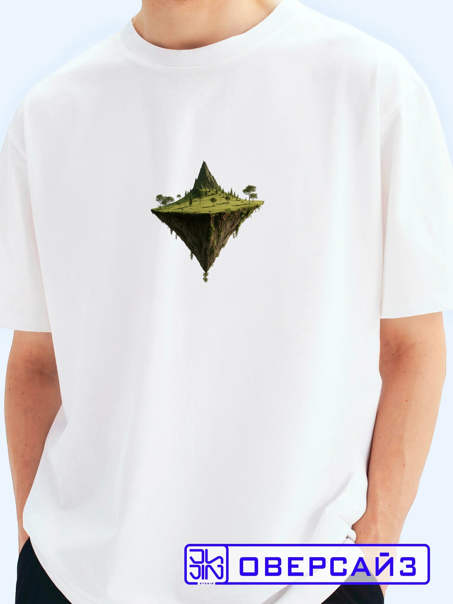 Футболка оверсайз мужская с принтом Парящий остров с минималистичной, зеленой природой и темно-зелеными горами, белый хлопковый трикотаж с прикольным рисунком на груди