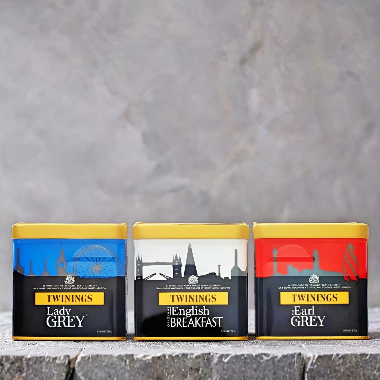 Коллекция TWINNIGS черного листового чая London Skyline Red, White and Blue Caddies Original в жестяных банка