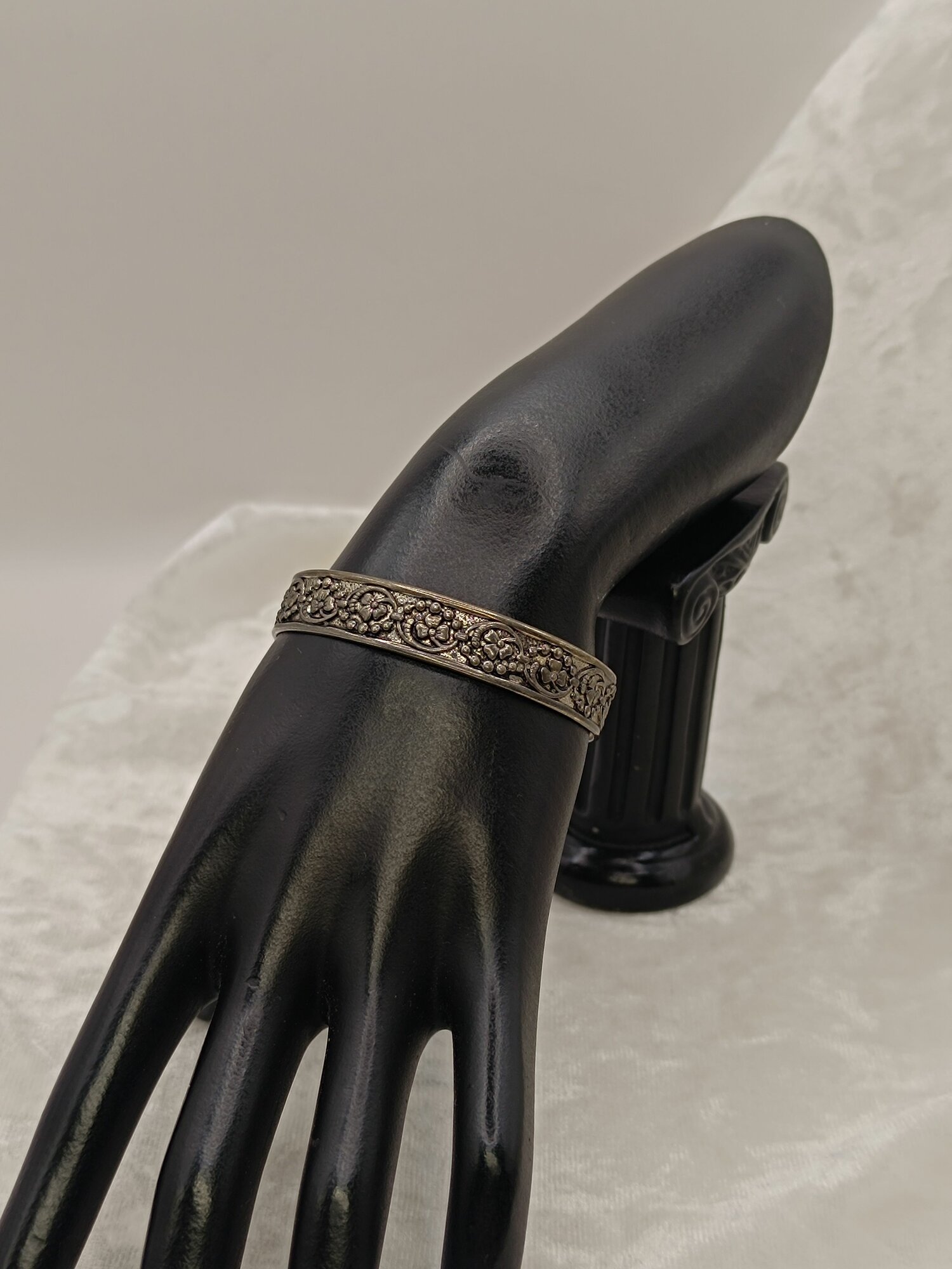 Винтажный браслет с узорами, серебрение, длина 18 см.